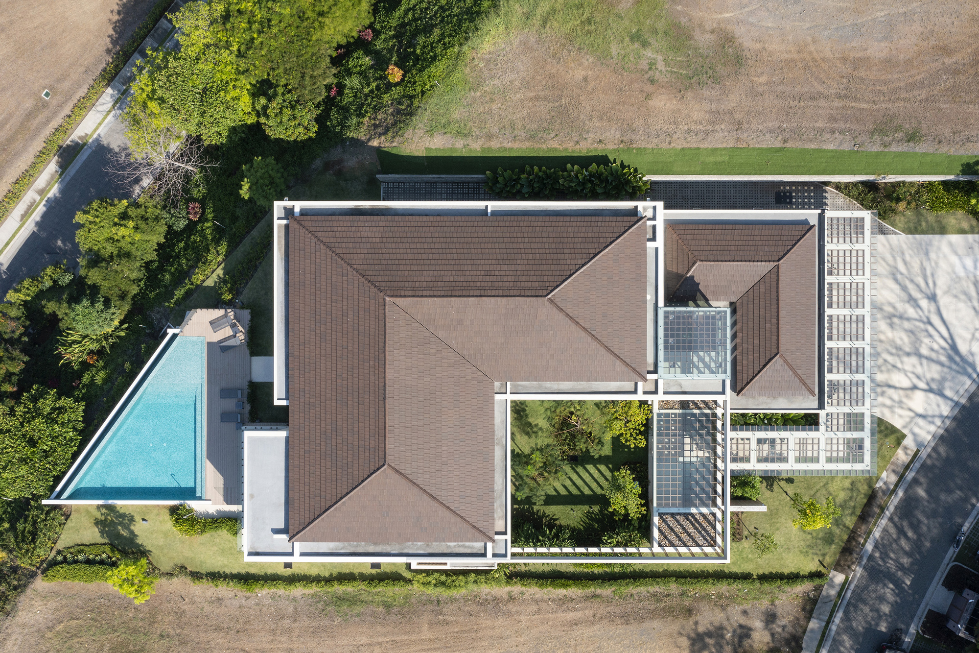 Gallery of Patio House / Garnier Arquitectos - 6