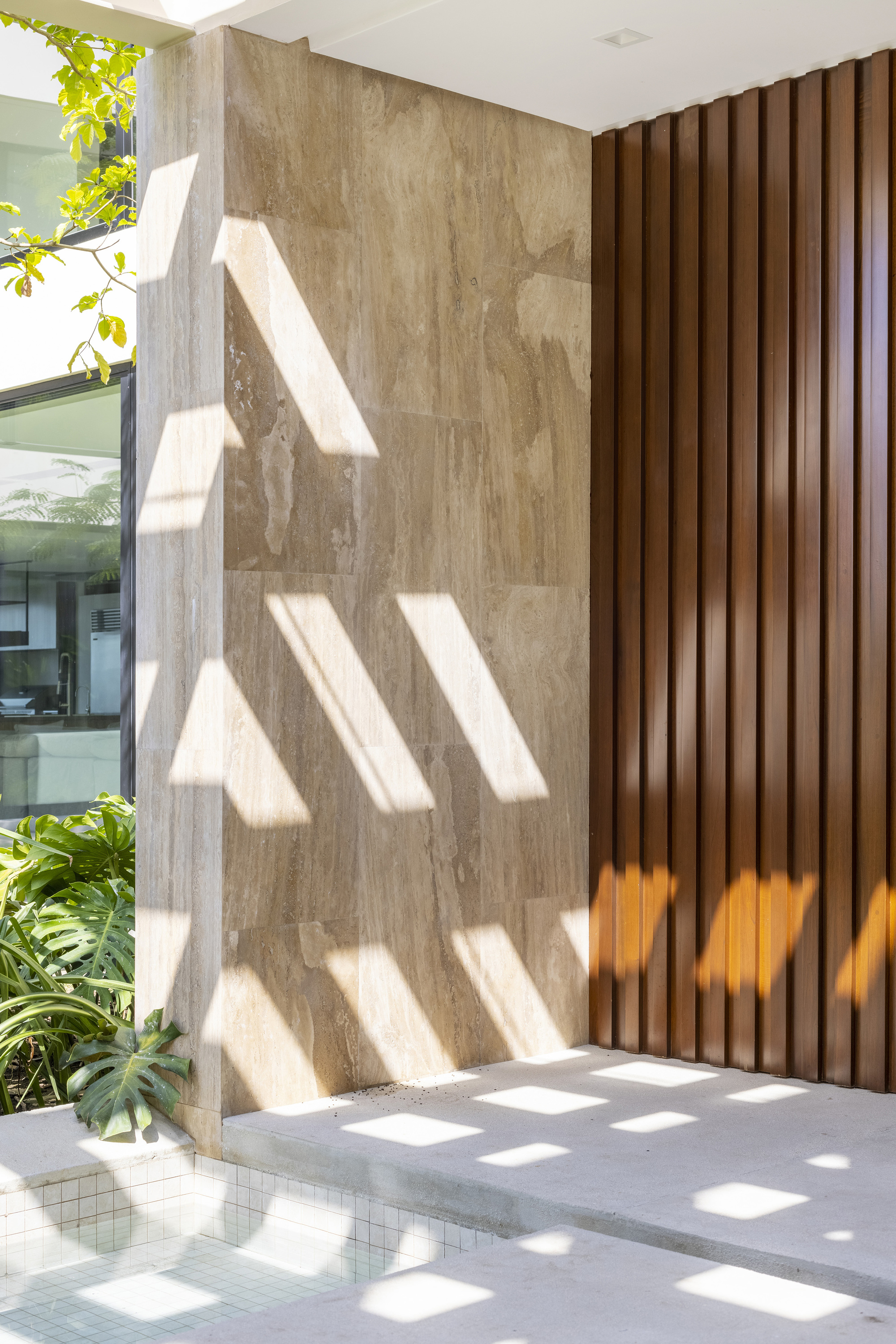 Gallery of Patio House / Garnier Arquitectos - 34