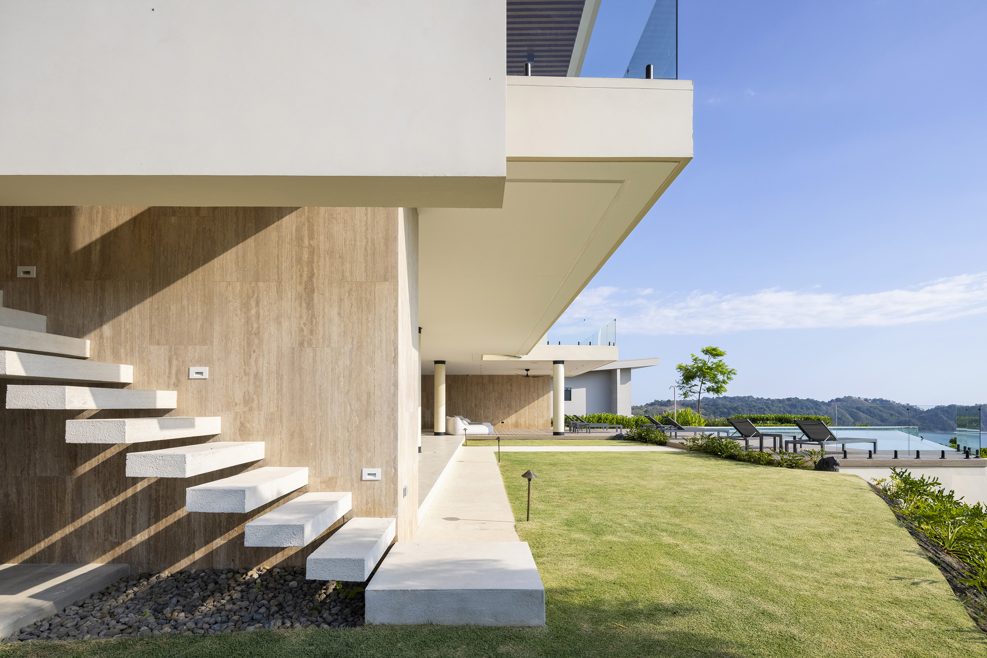 Gallery of Patio House / Garnier Arquitectos - 25