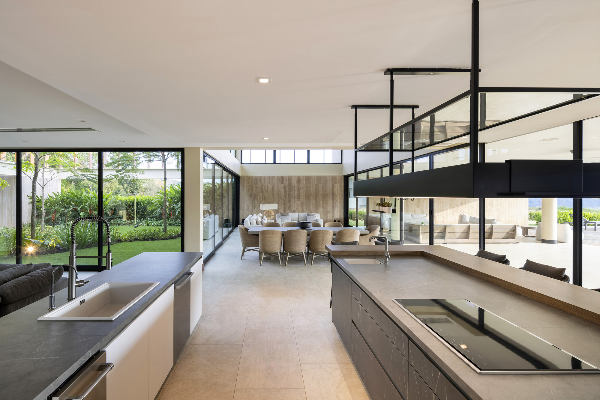 Gallery of Patio House / Garnier Arquitectos - 21