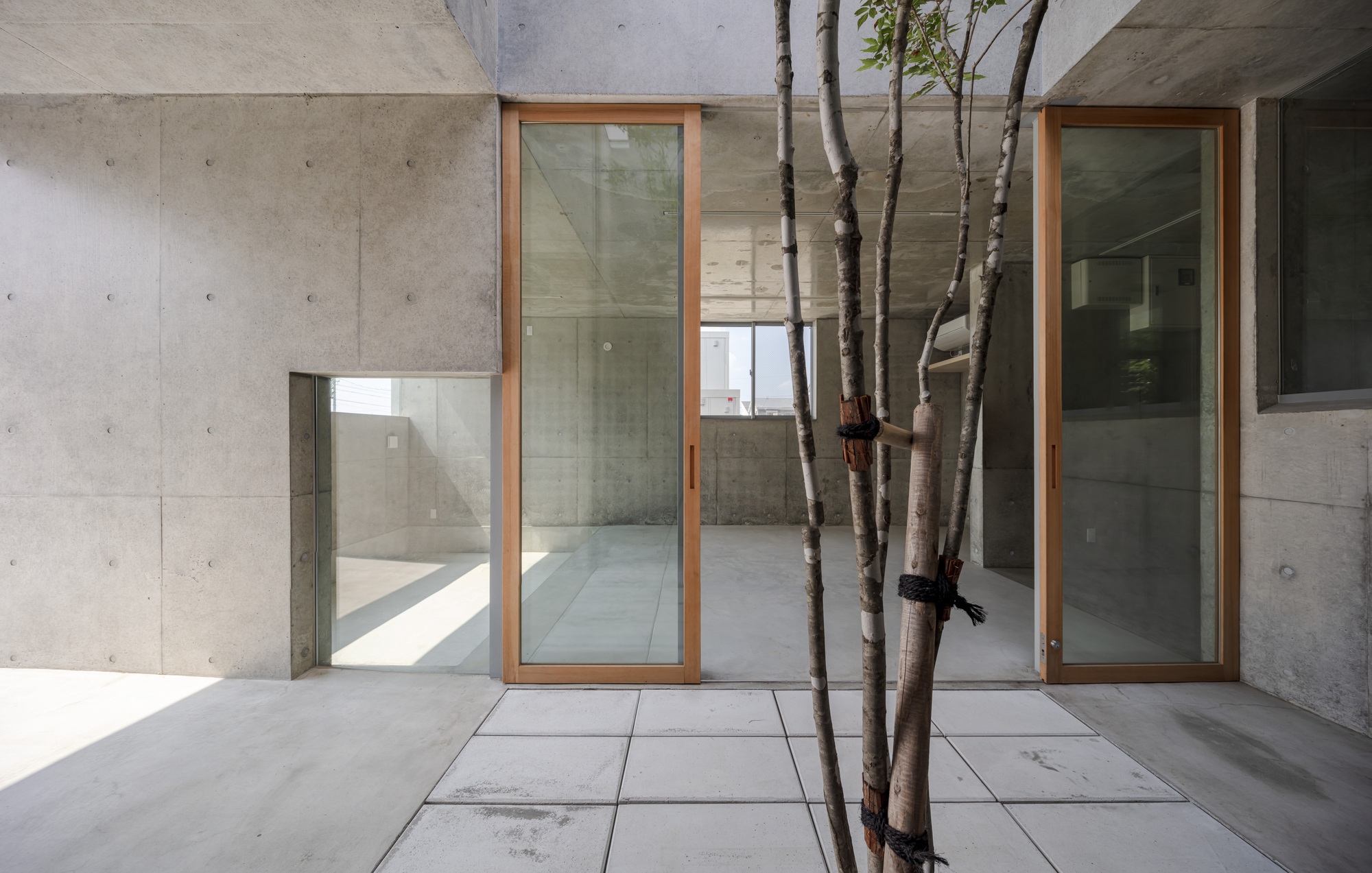 Gallery of House with Hooked Multi Level Crossing / ihrmk - 10