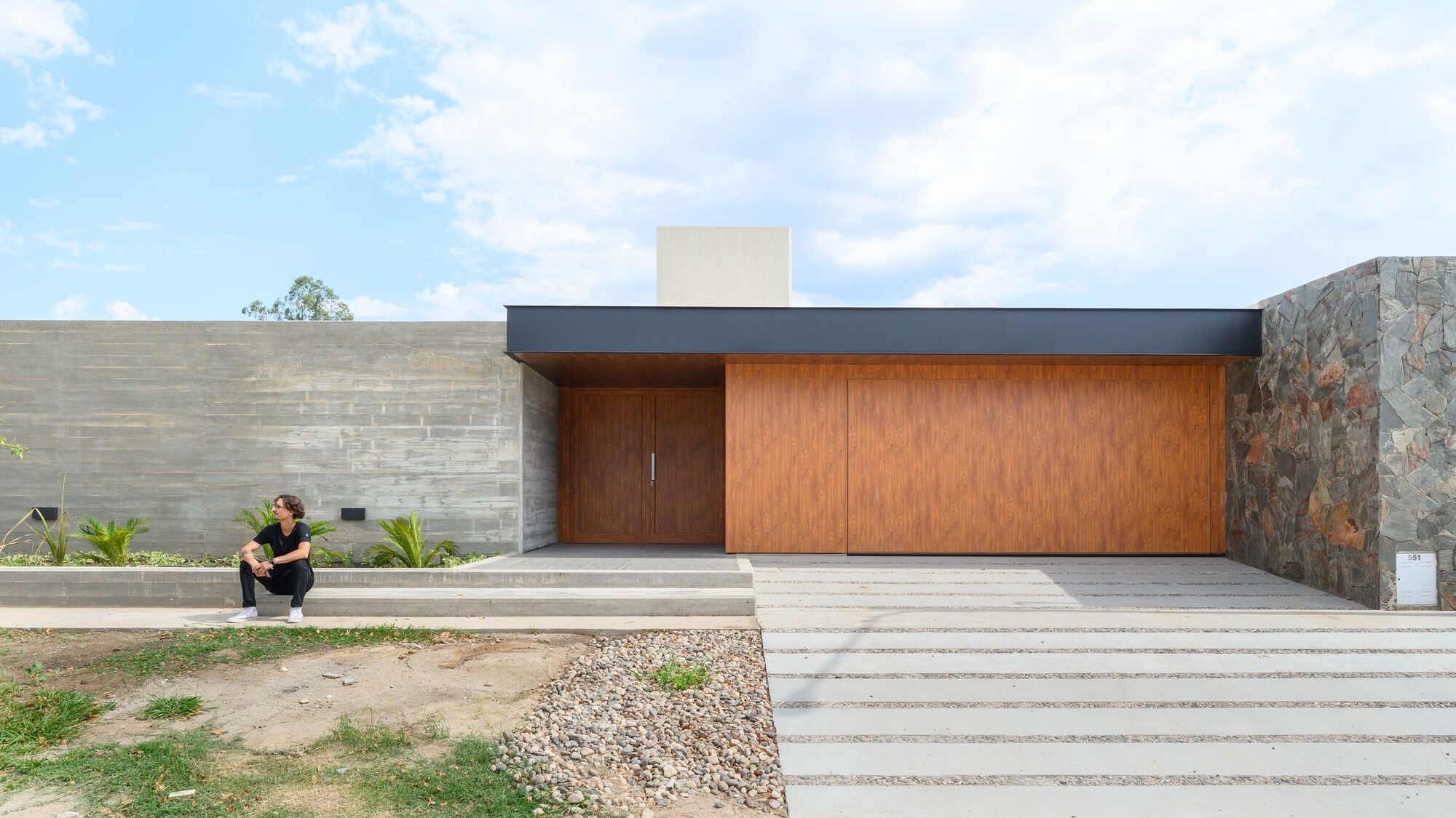 Gallery of Intimate House / Karlen + Clemente - 2