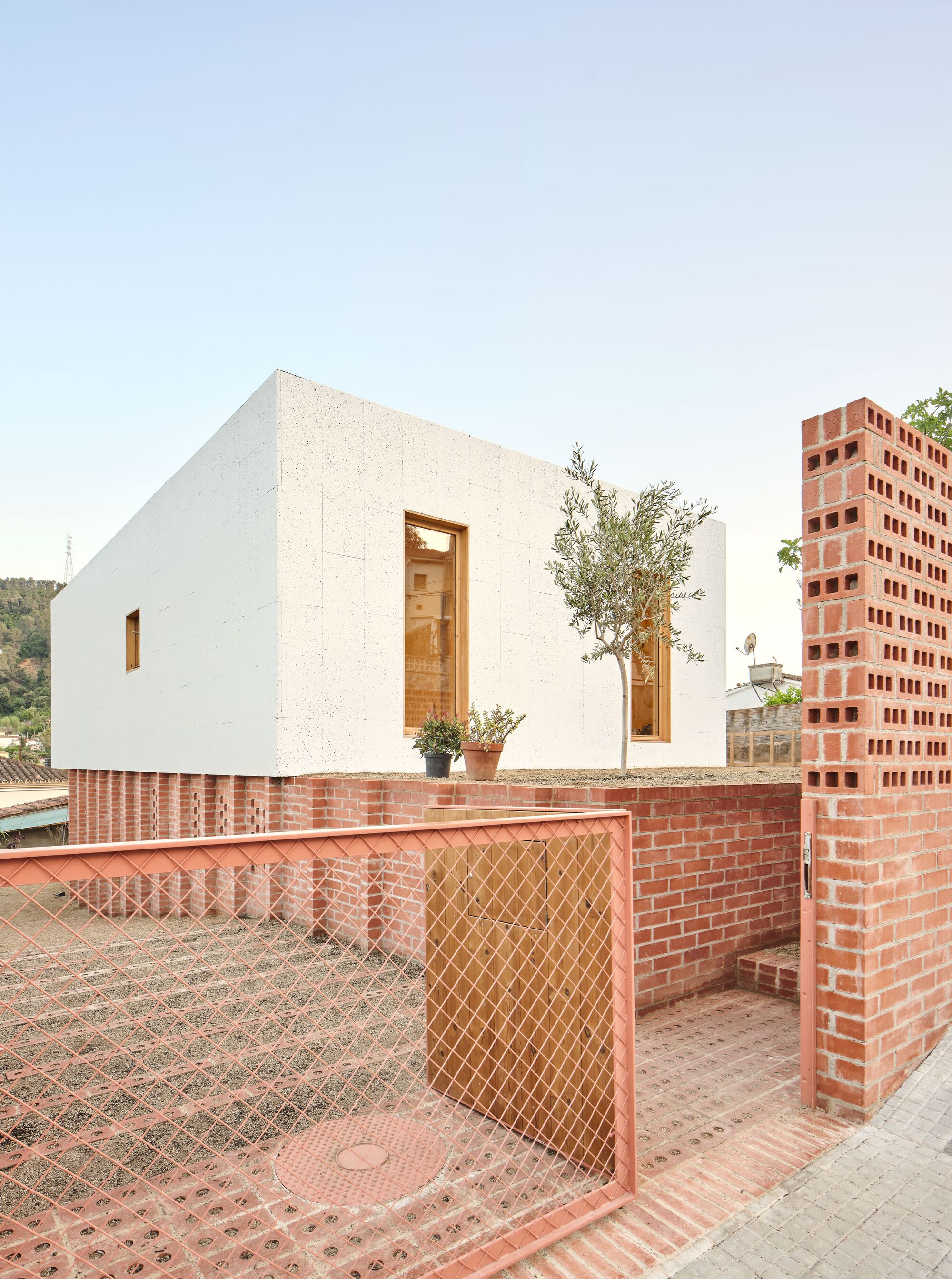 Gallery of House on a Brick Base / Agora Arquitectura - 6