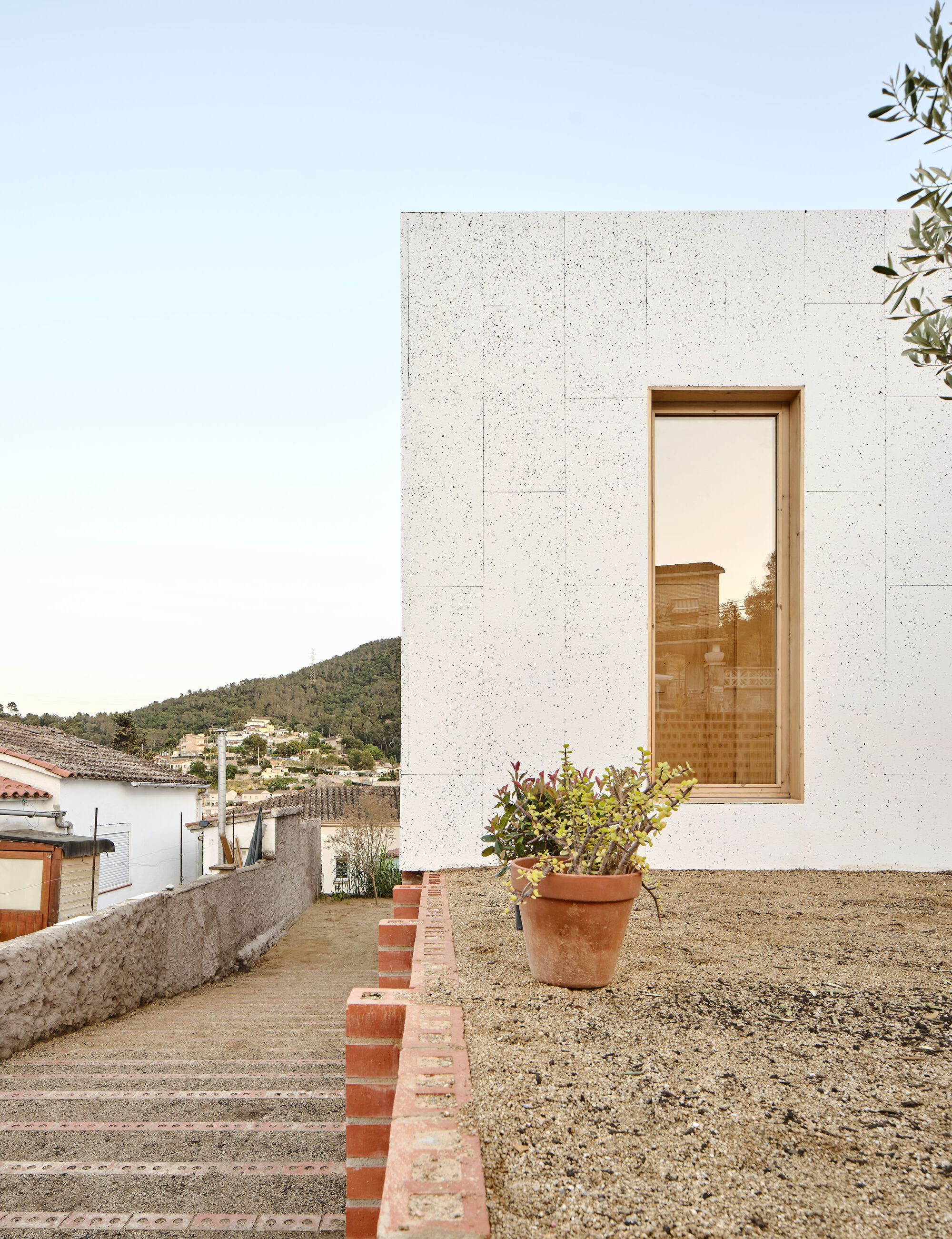 Gallery of House on a Brick Base / Agora Arquitectura - 9
