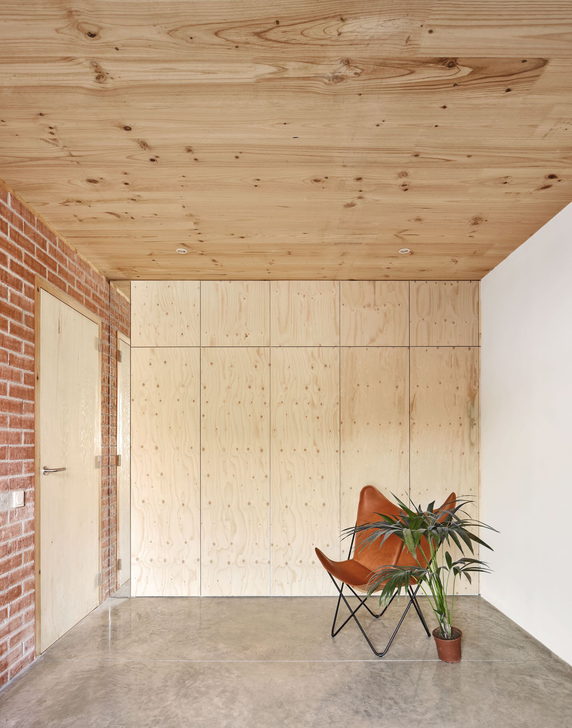 Gallery of House on a Brick Base / Agora Arquitectura - 17