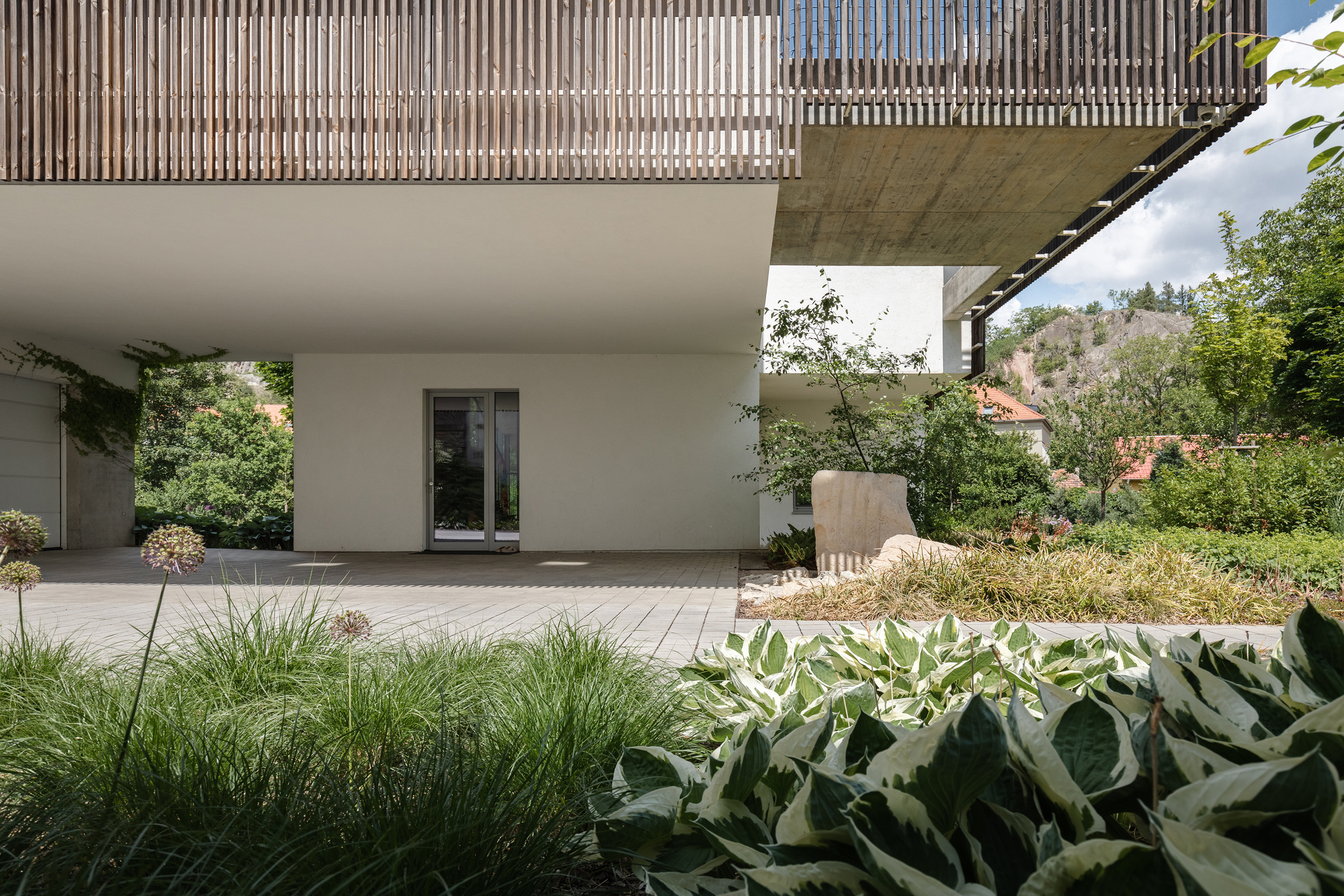 Gallery of Family House Hlubocepy / RO_AR Szymon Rozwalka architects - 13