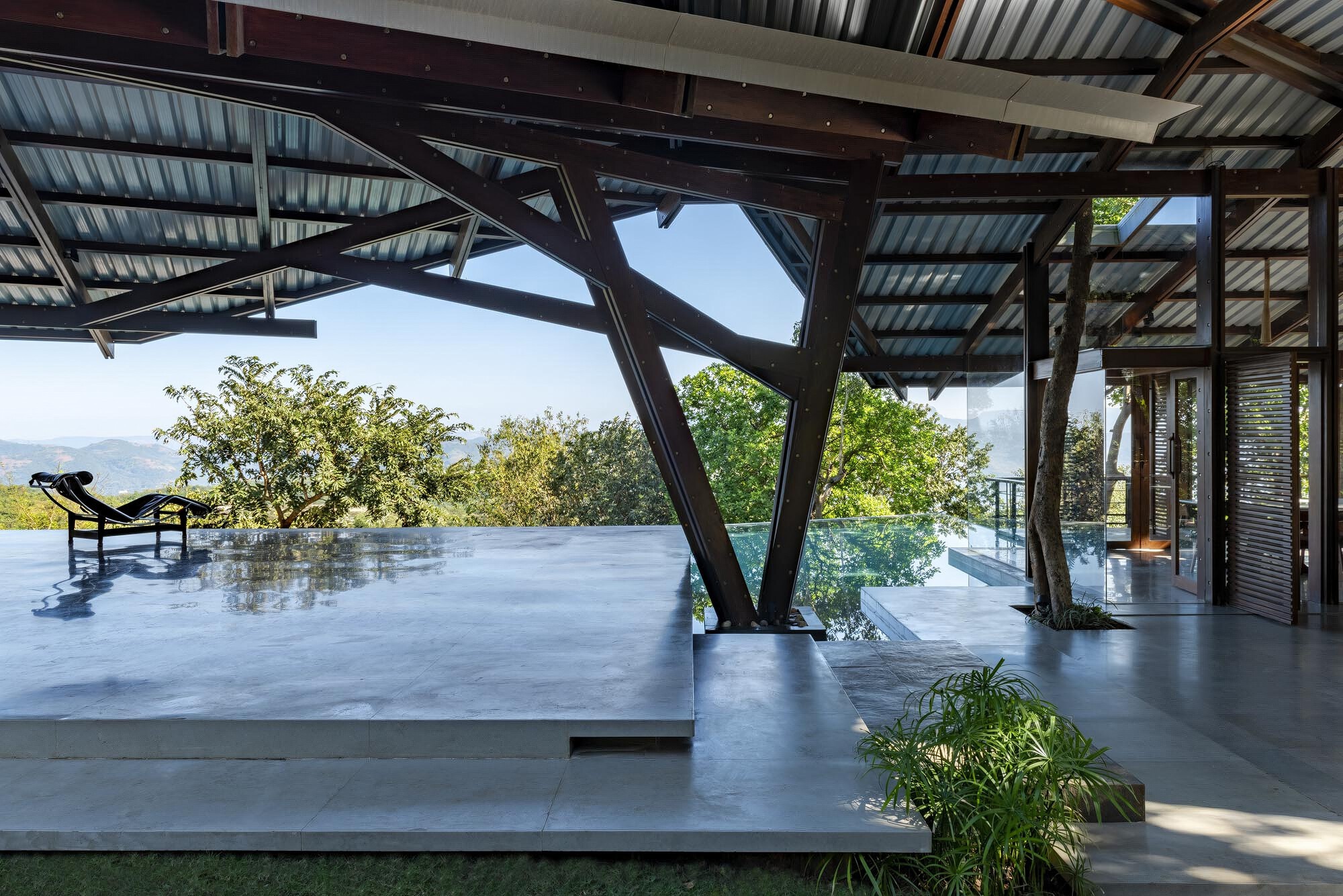 Gallery of Lateral Verandah House / Malik Architecture - 19