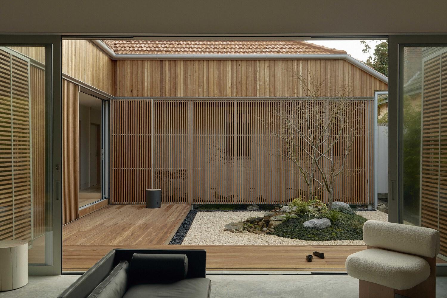 Gallery of 4 Residential Courtyards That Invite Nature Inside Through ...