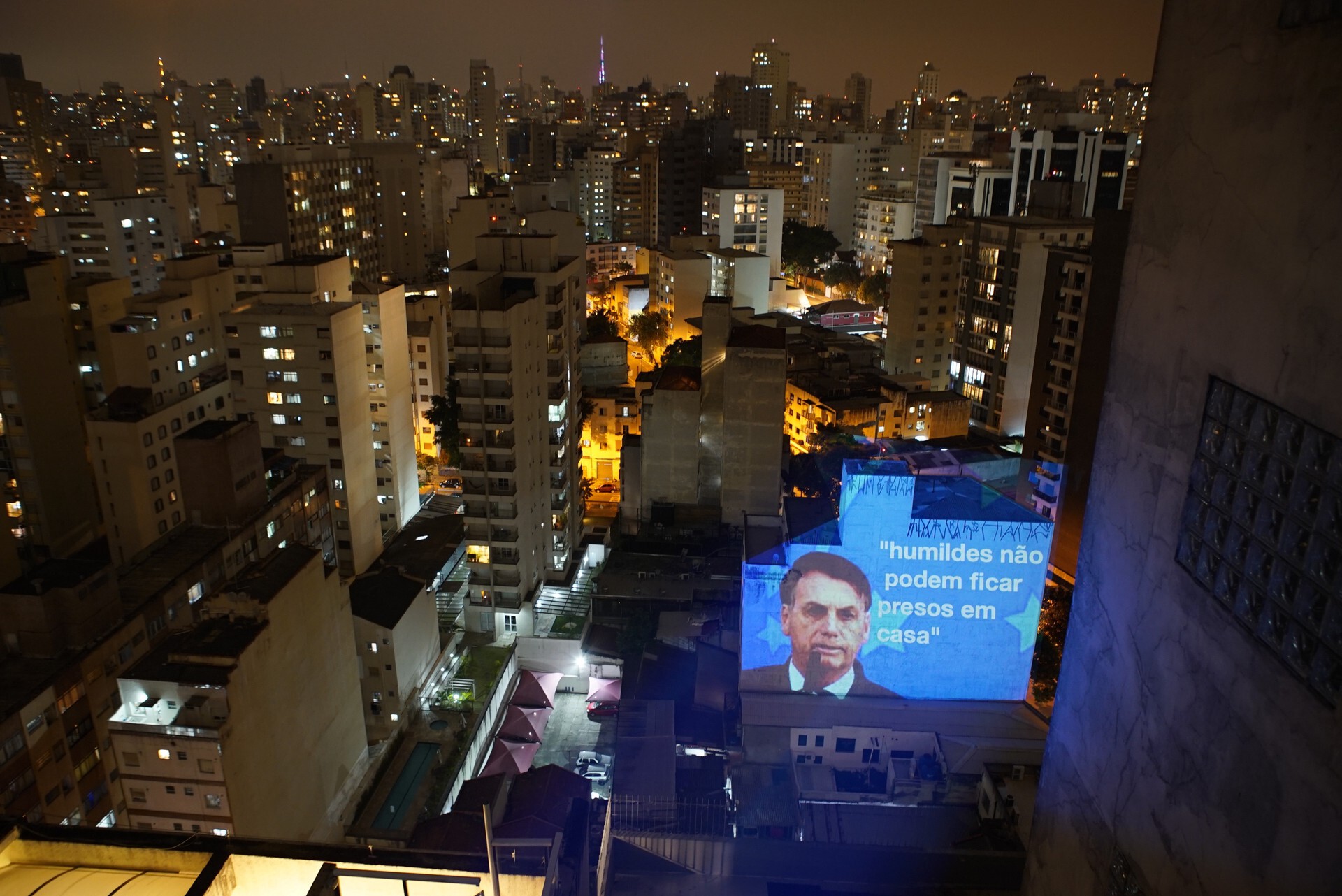 Gallery of (Dis)engagement with Media Architecture - 4