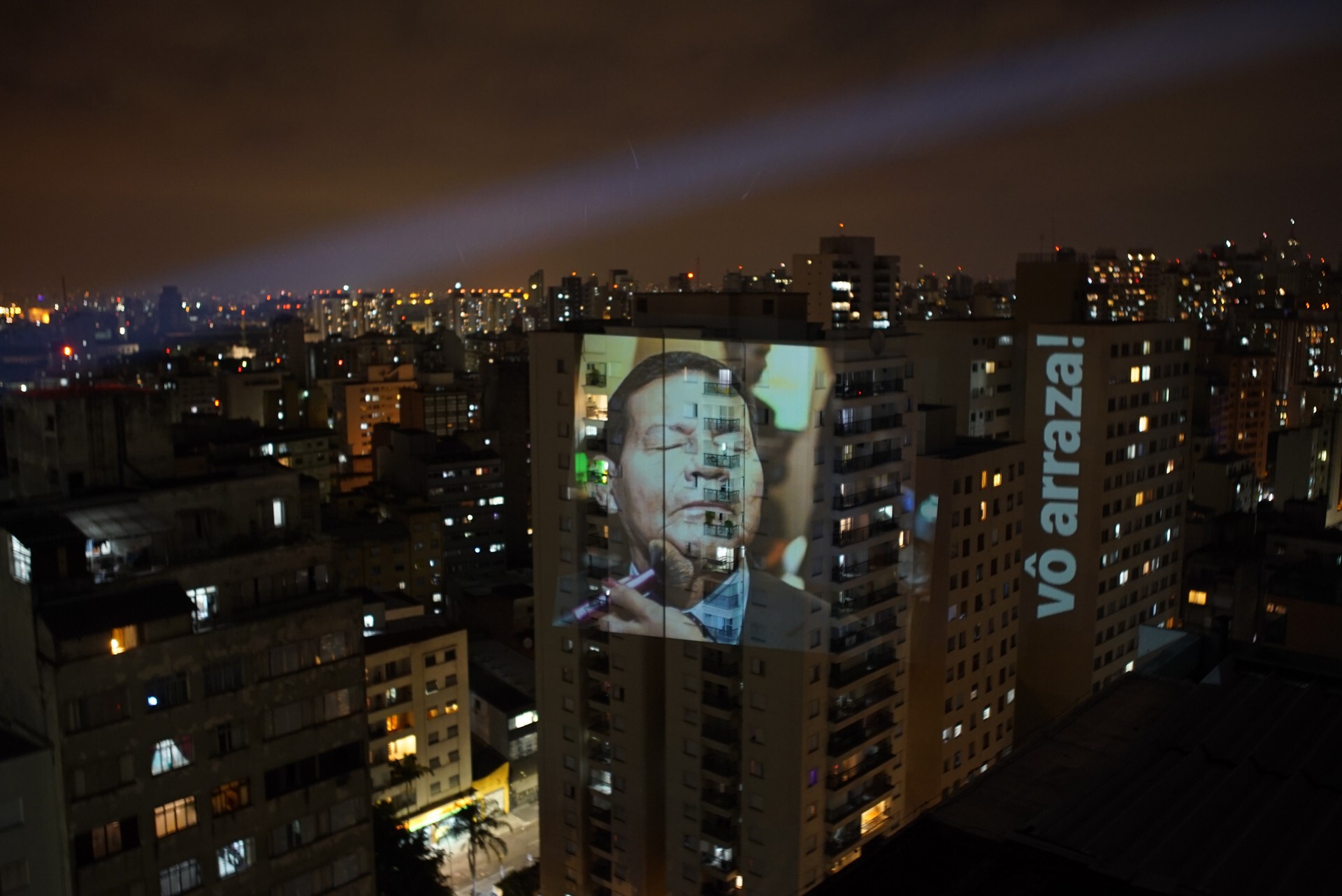 Gallery of (Dis)engagement with Media Architecture - 5