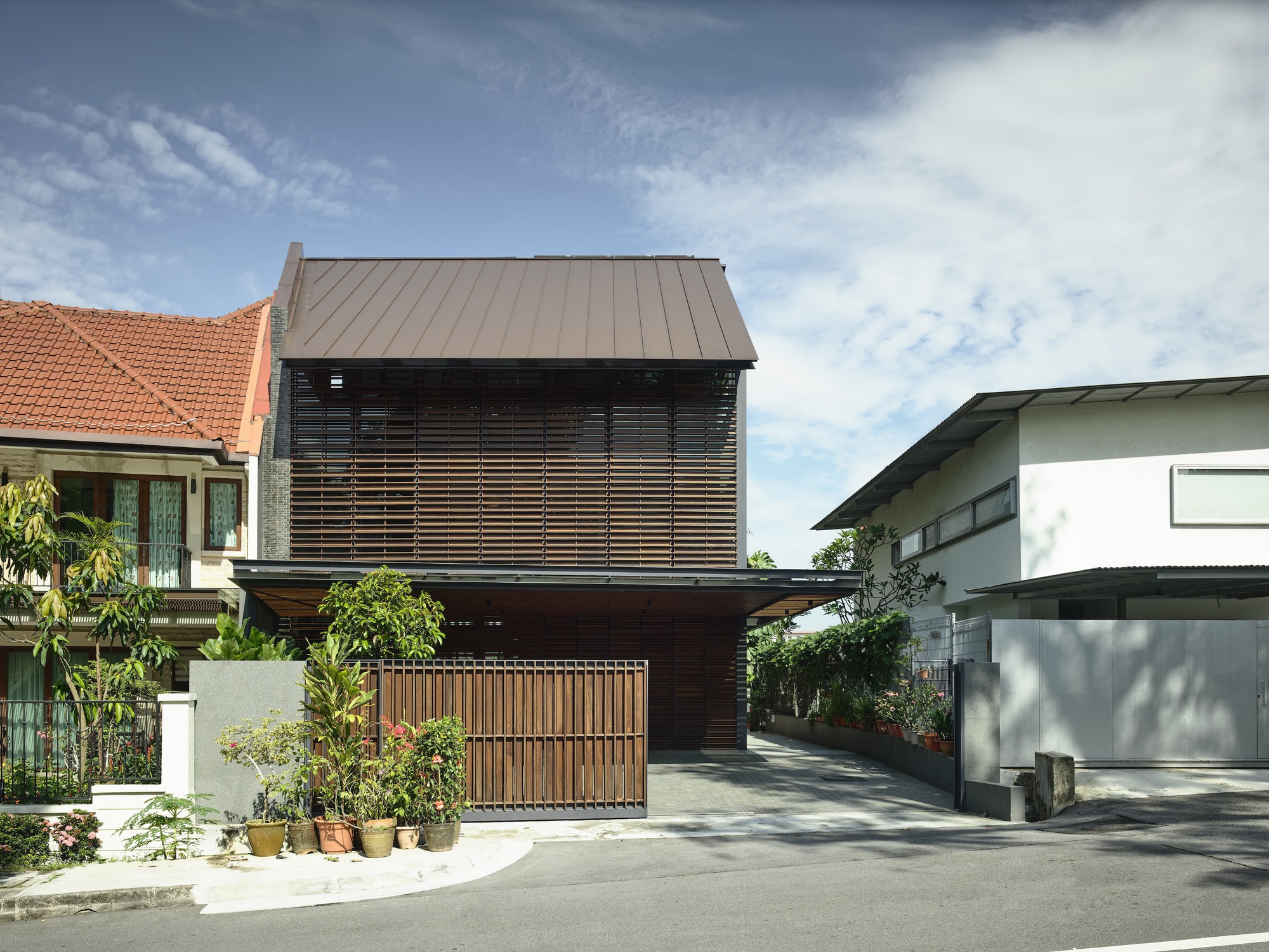 Gallery of Outside In House / HYLA Architects - 7