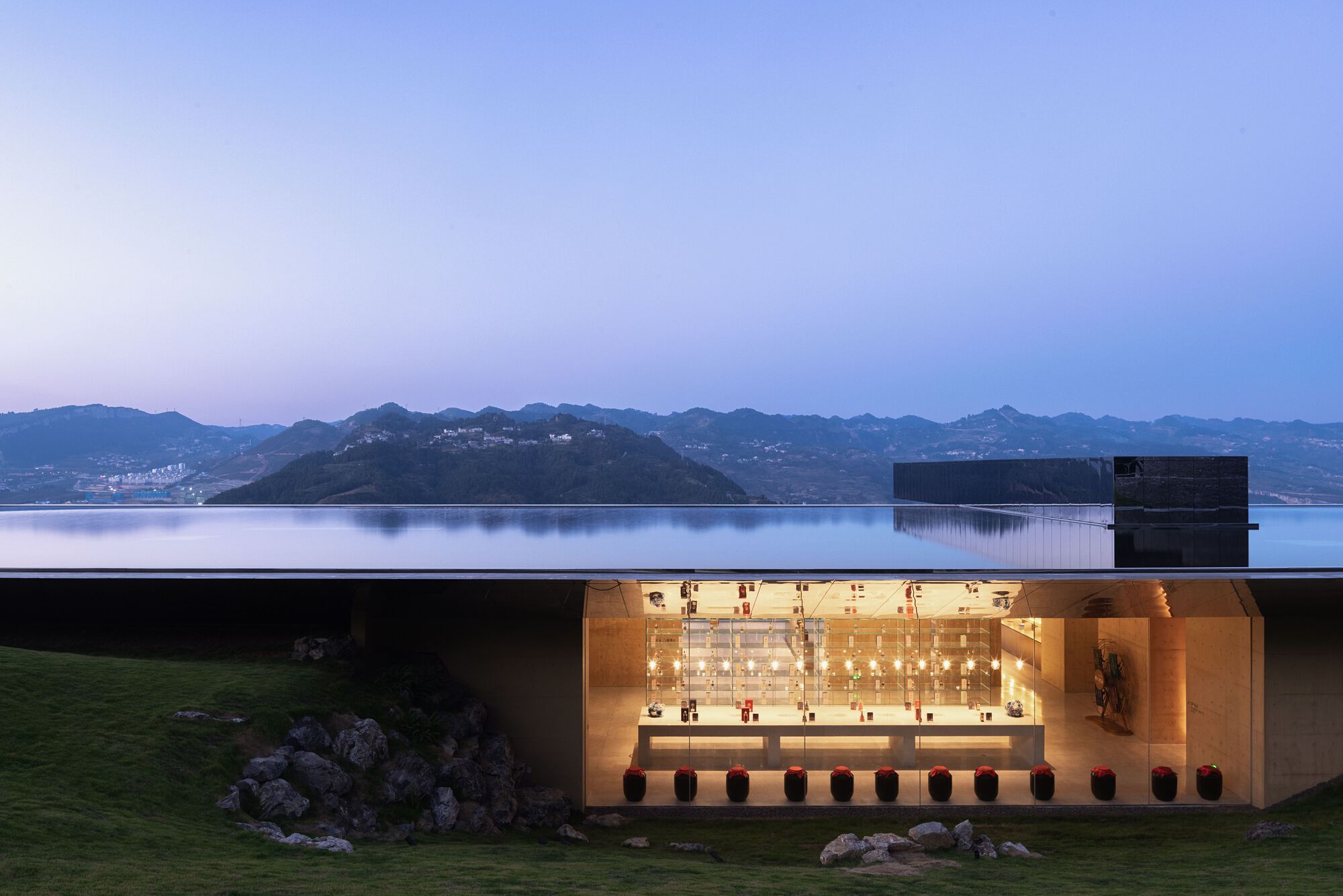 Gallery of Tianbao Mountain Jingtiantai Cliff Liquor Experience Center ...