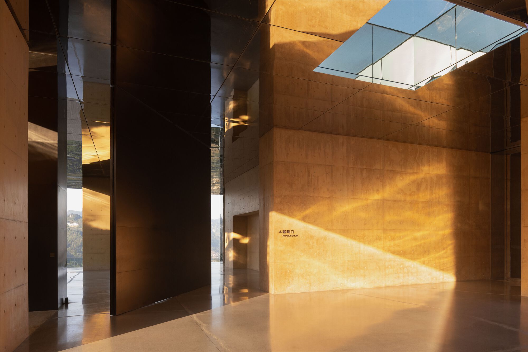 Gallery of Tianbao Mountain Jingtiantai Cliff Liquor Experience Center ...