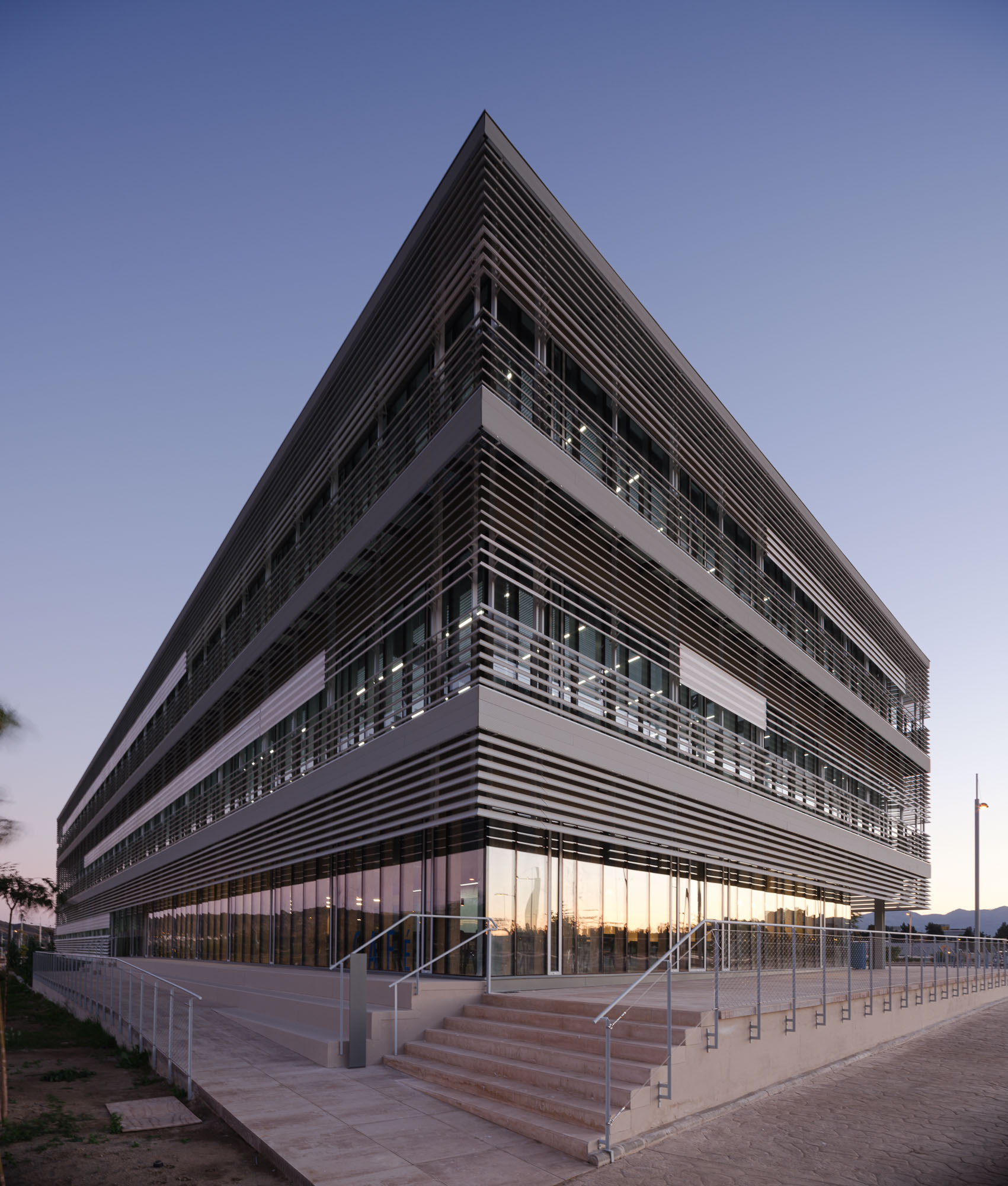 Gallery of Rosalind Building / Estudio Primitivo González | eGa - 23