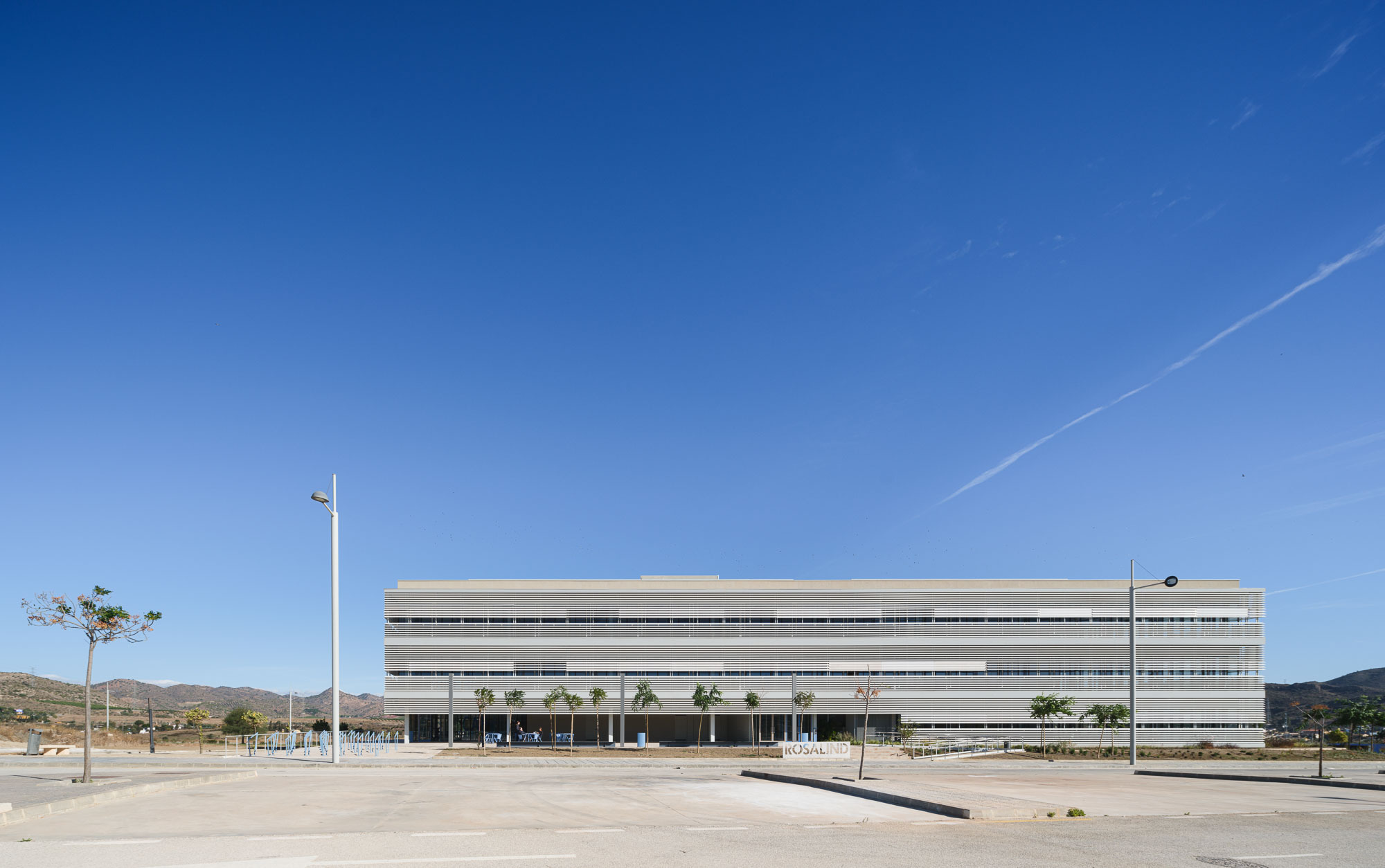 Gallery of Rosalind Building / Estudio Primitivo González | eGa - 6