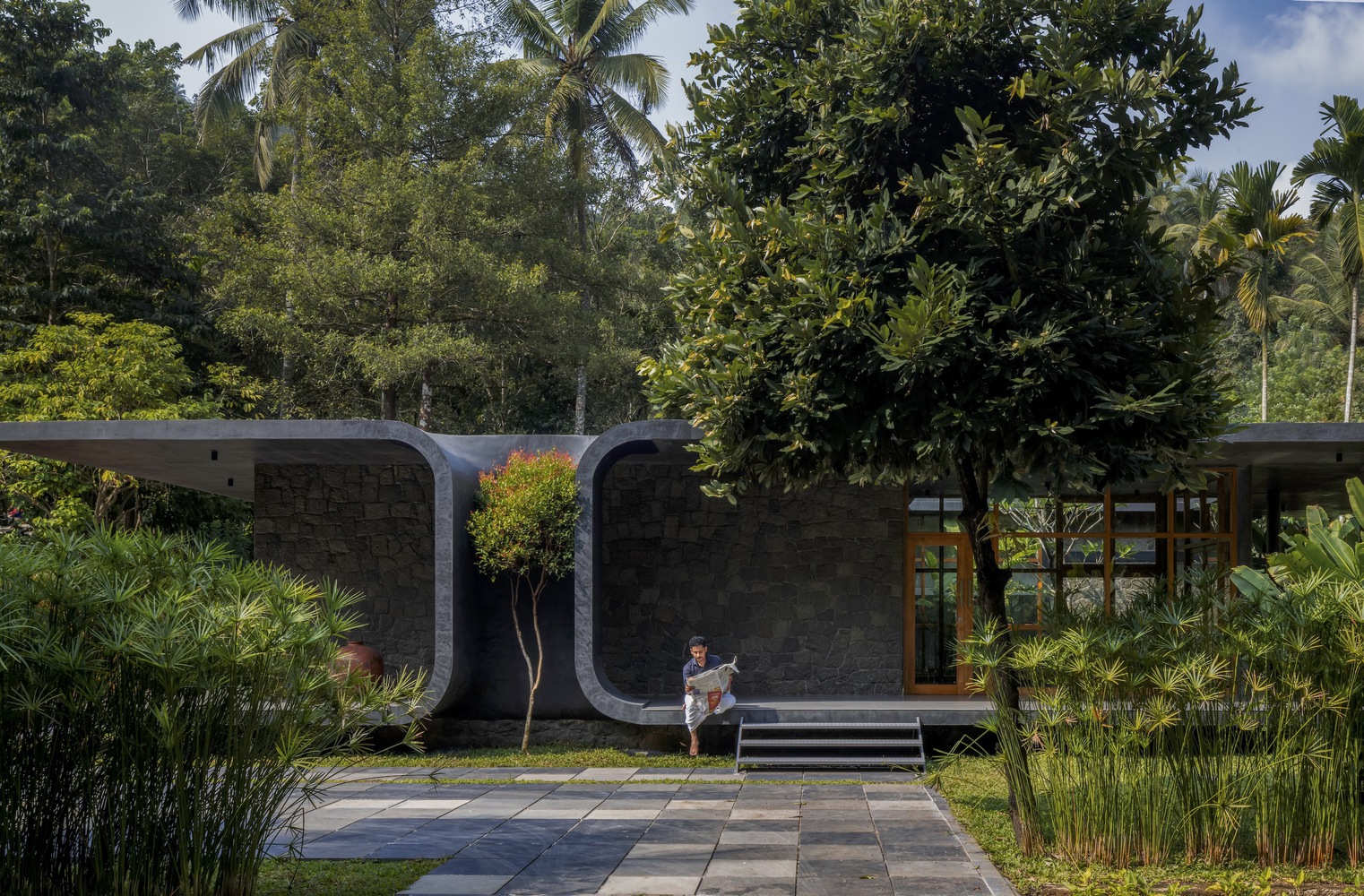 Gallery of Tropical Houses: Creating a Dialogue Between Nature and the ...