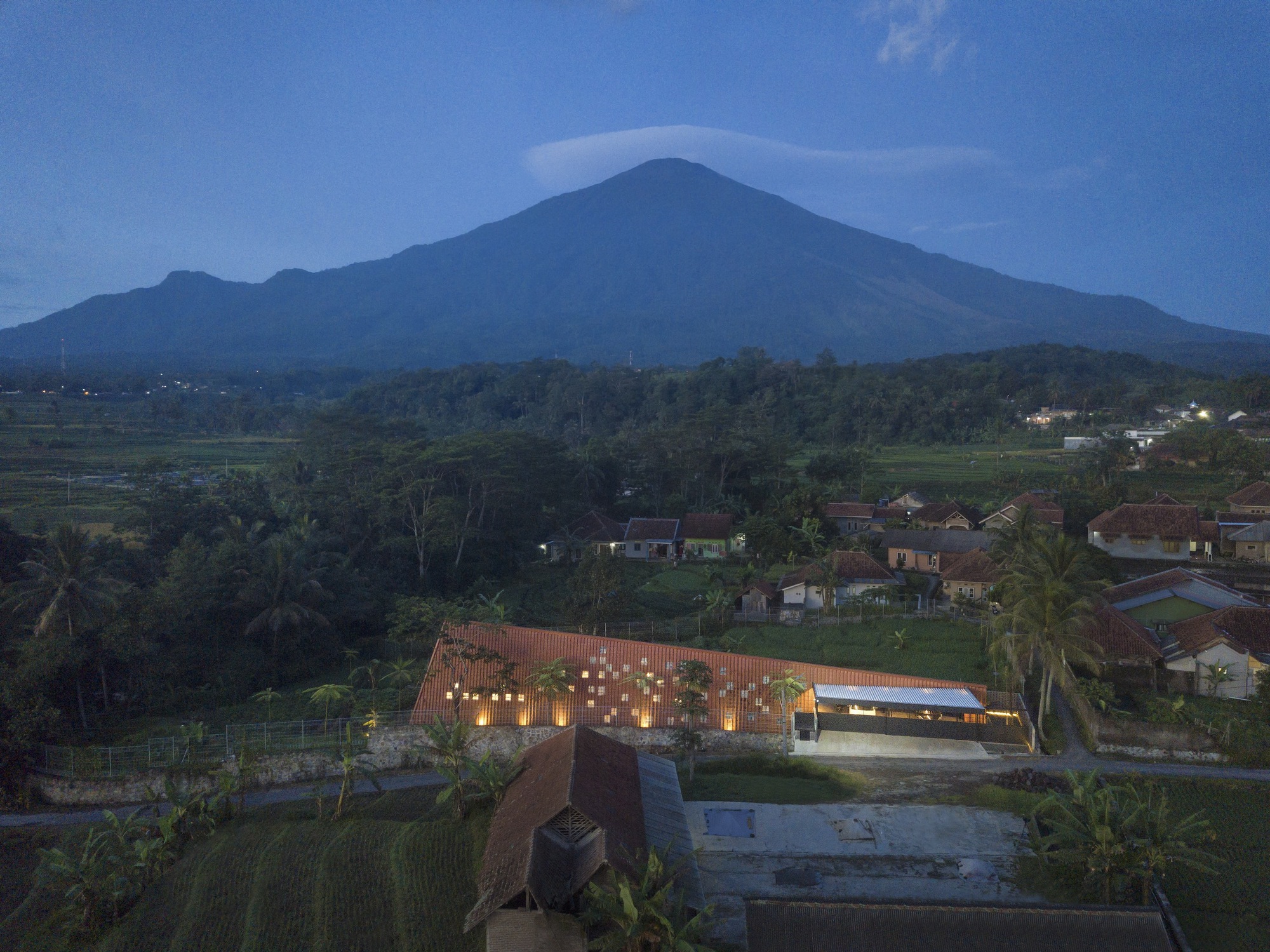 Gallery of Svarga Cilimus House / PSA Studio - 12