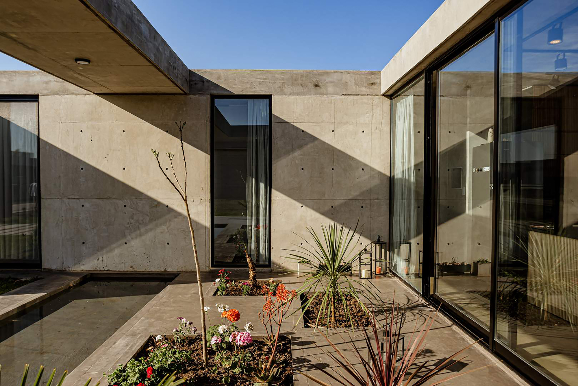 Gallery of Bombai House / TIM ARQUITECTOS - 9