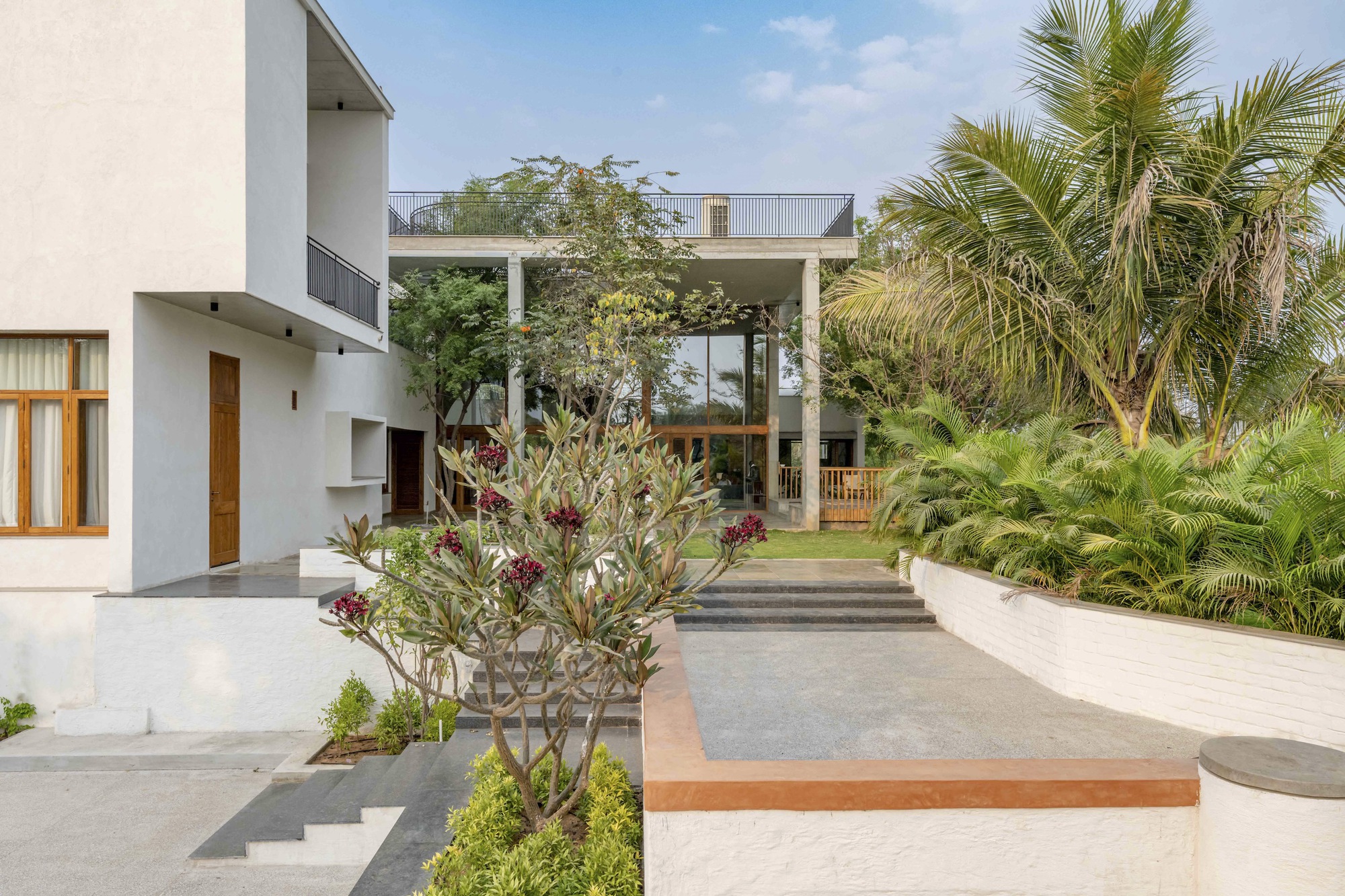 Gallery of Daaji’s Home / The Grid Architects - 9