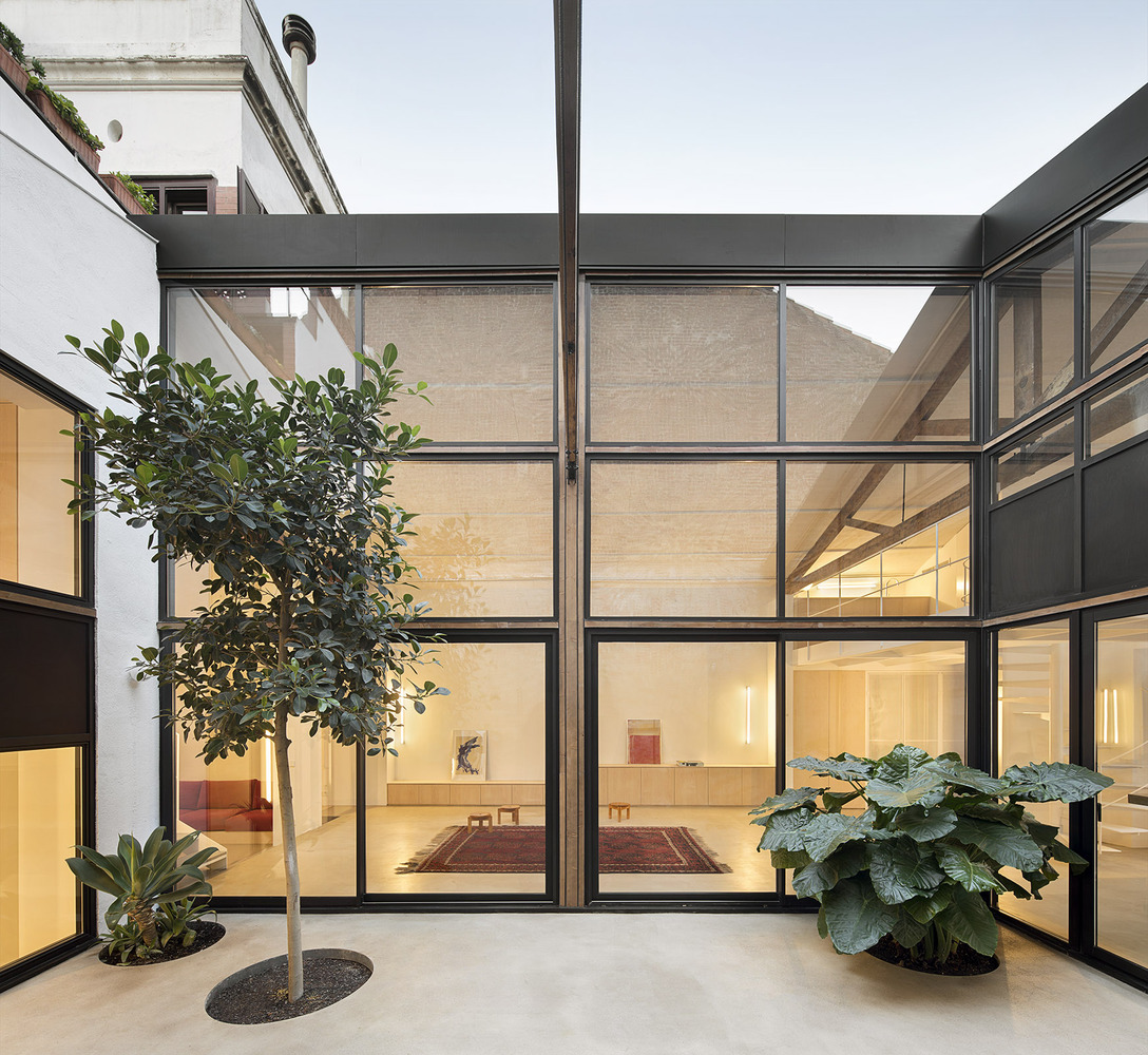 Galeria de Pátios internos de casas espanholas: 10 exemplos em projetos ...