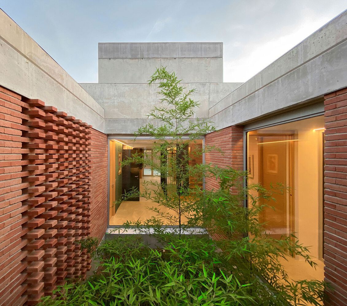 Galeria de Pátios internos de casas espanholas: 10 exemplos em projetos ...