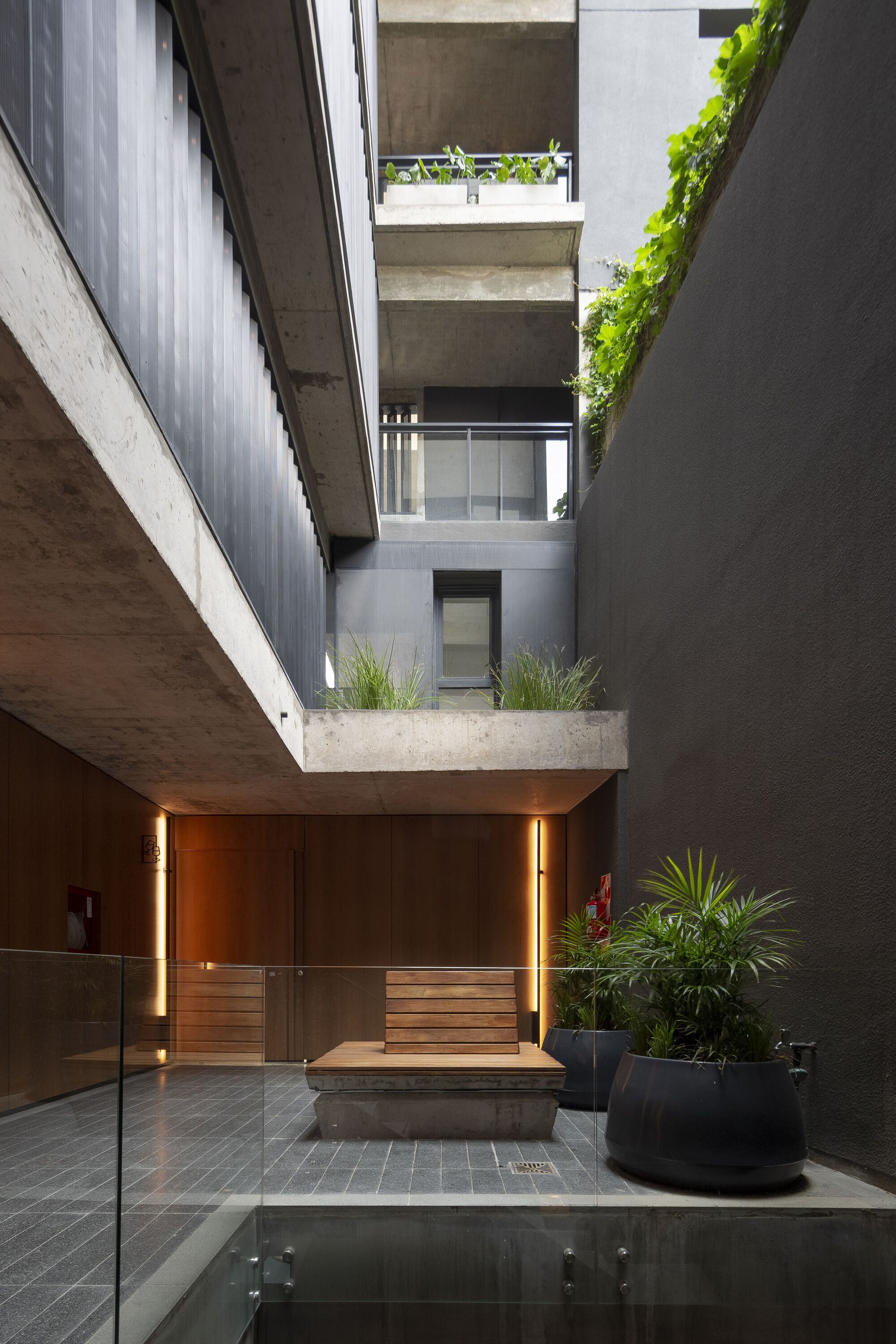 Gallery of Donado 1601 Apartment Building / ESHH Arquitectura - 3
