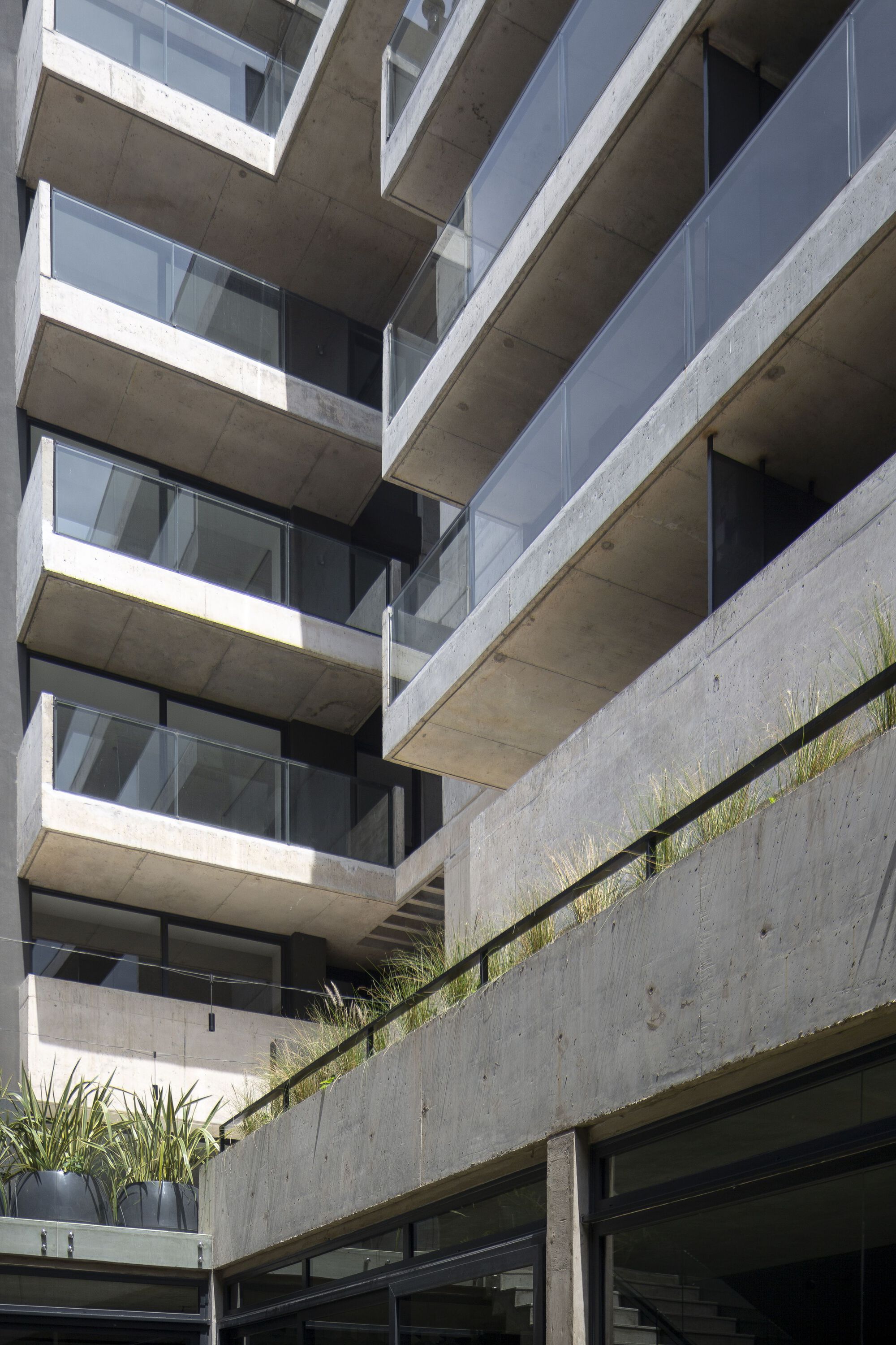 Gallery of Donado 1601 Apartment Building / ESHH Arquitectura - 10