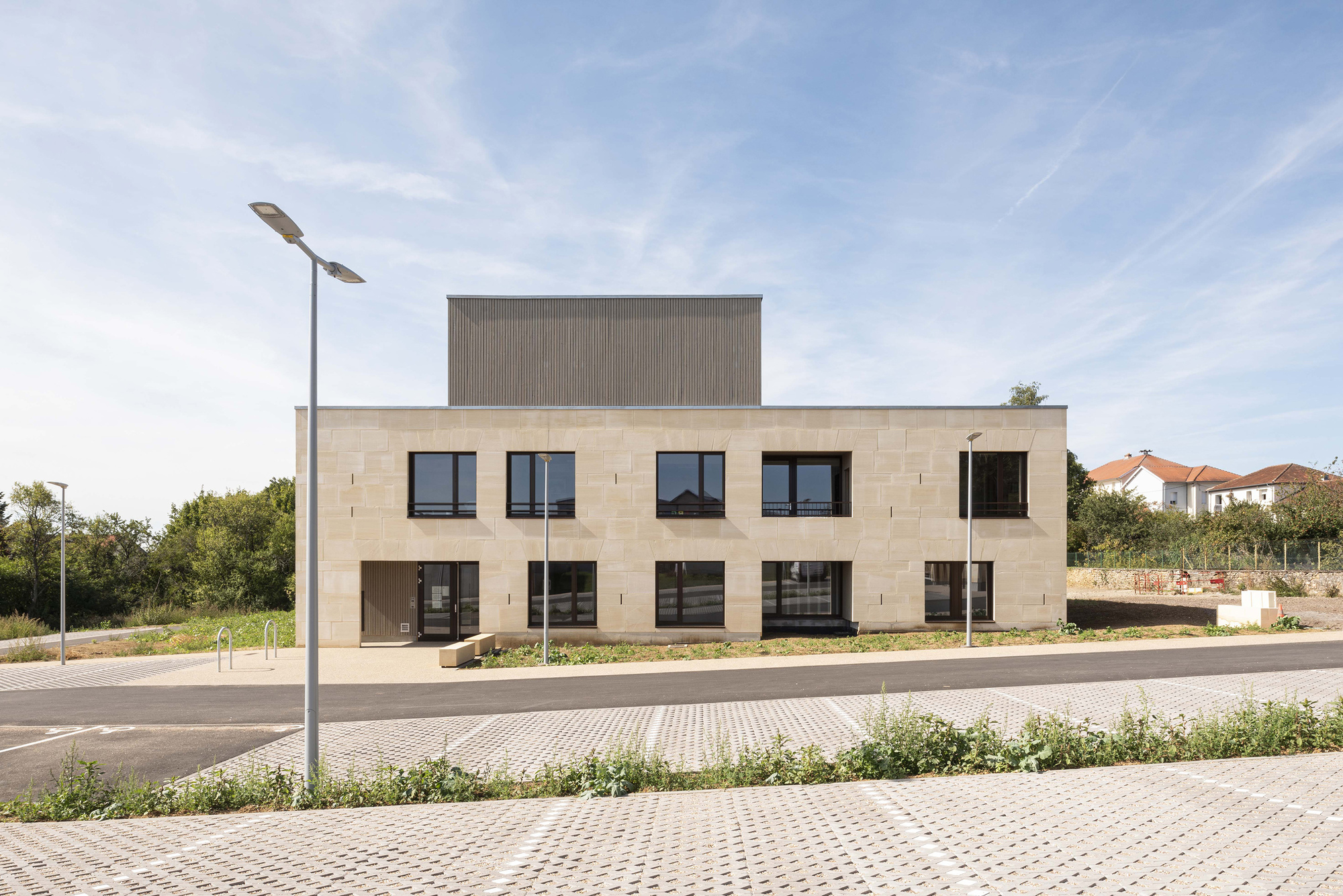 ARCHDAILY: Health Municipal Clinic In Audun-Le-Roman / Studiolada | DA ...