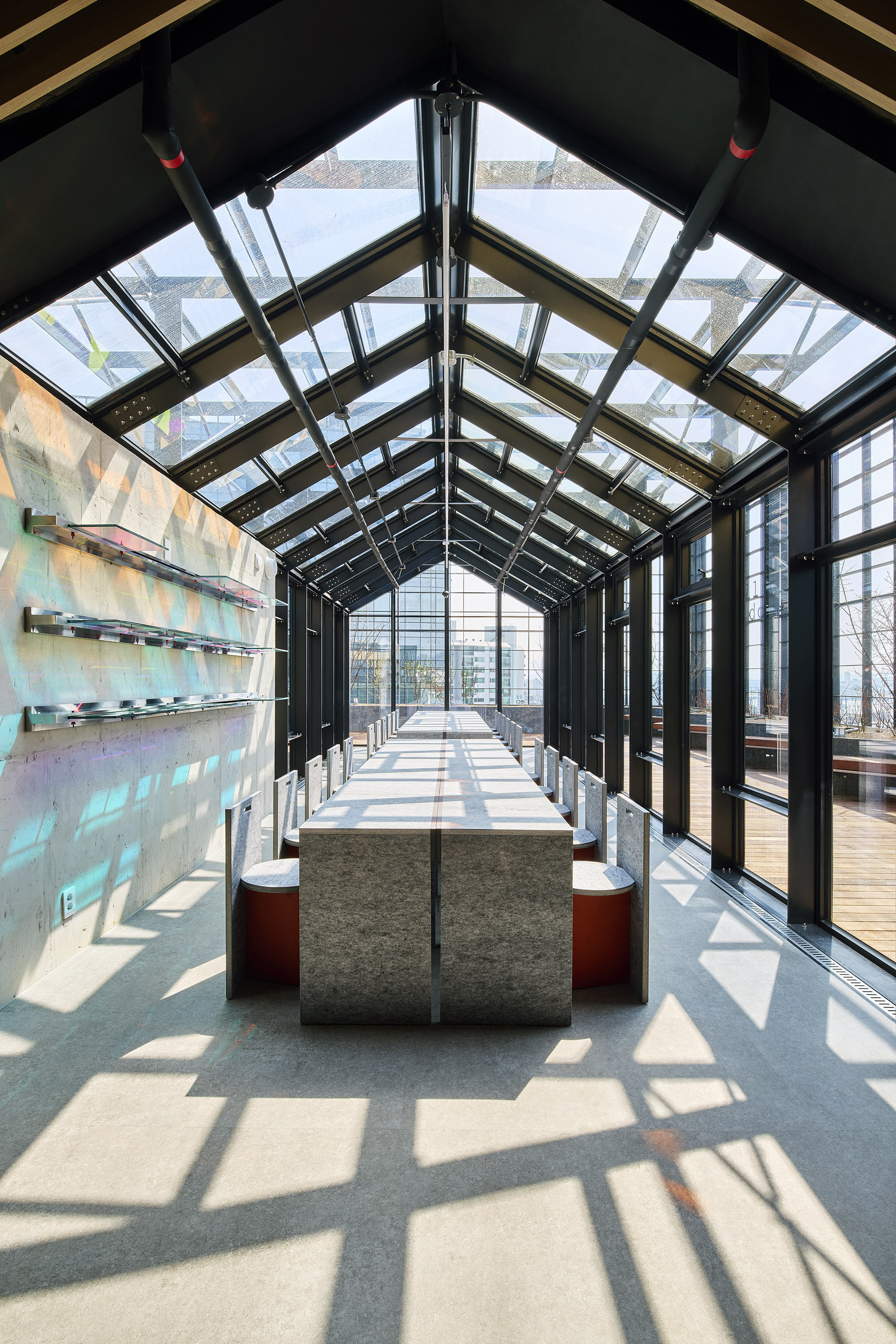 Gallery of Hello Monday Coworking Space Lounge / Bananafish - 6