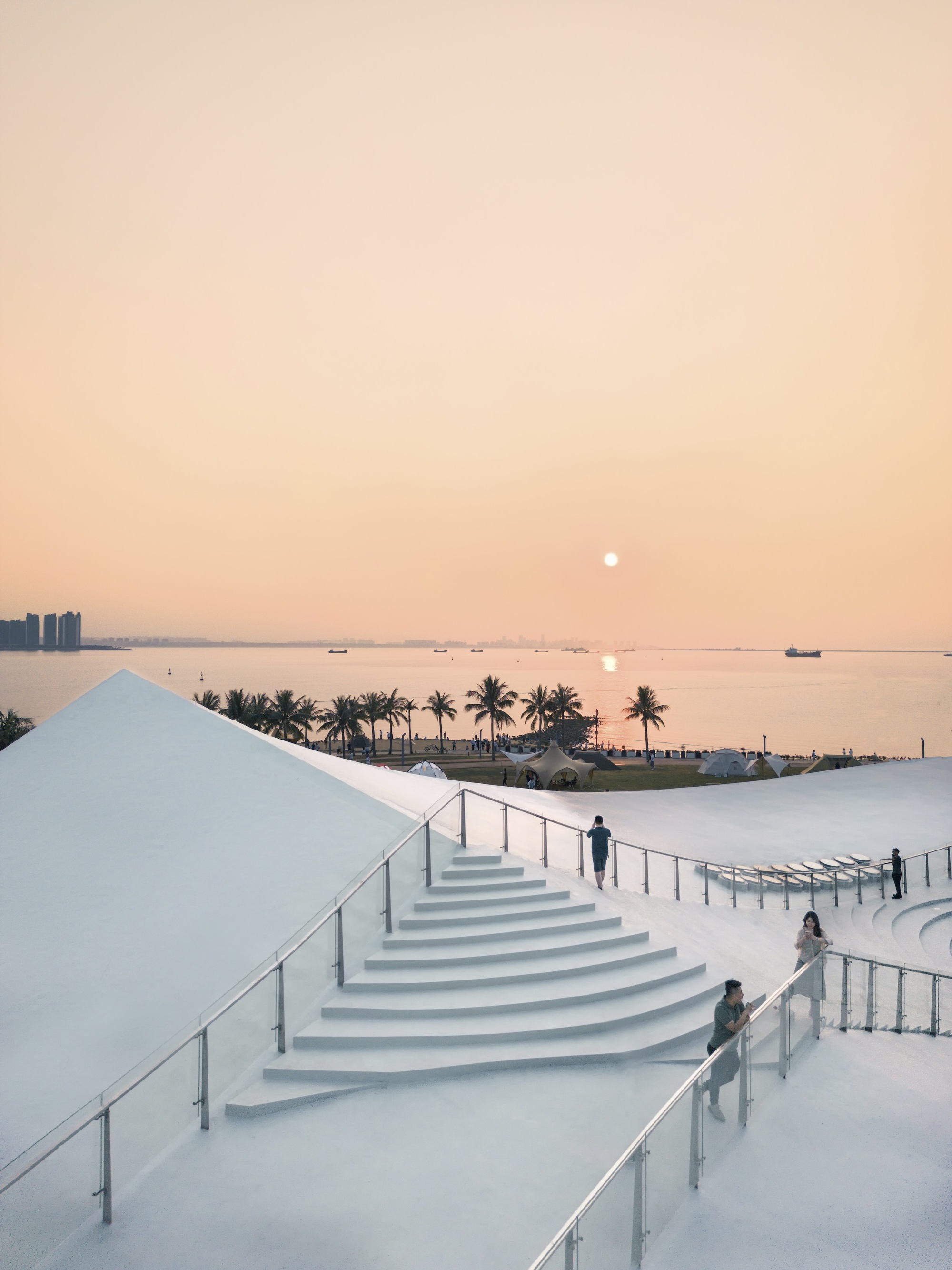Galería de Estación marítima Sky Mountain Haikou Bay No.6 / Sou ...