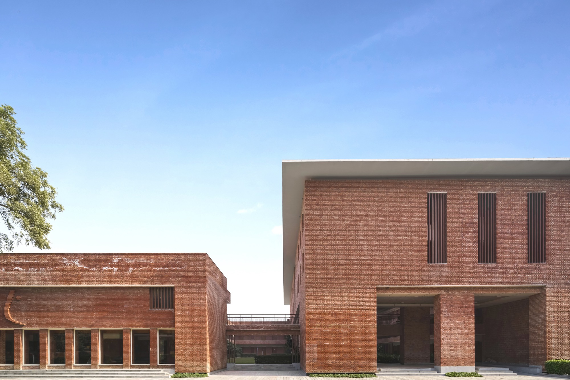 Gallery of The Lalit Suri Hospitality Institute / Morphogenesis - 7