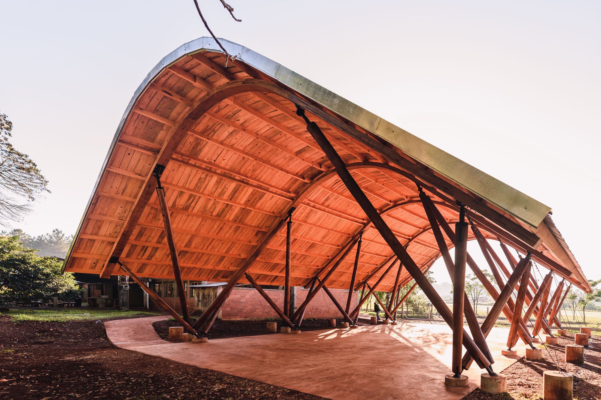 Gallery of TAKUAPÍ Covered School Patio / MASS Arquitectos - Pintaluba ...