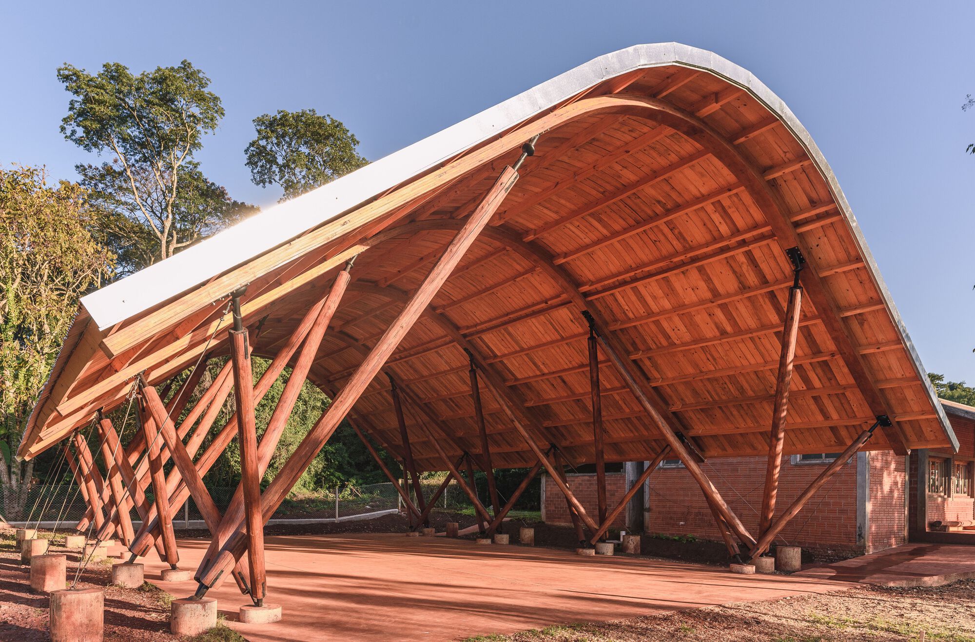 Gallery of TAKUAPÍ Covered School Patio / MASS Arquitectos - Pintaluba ...