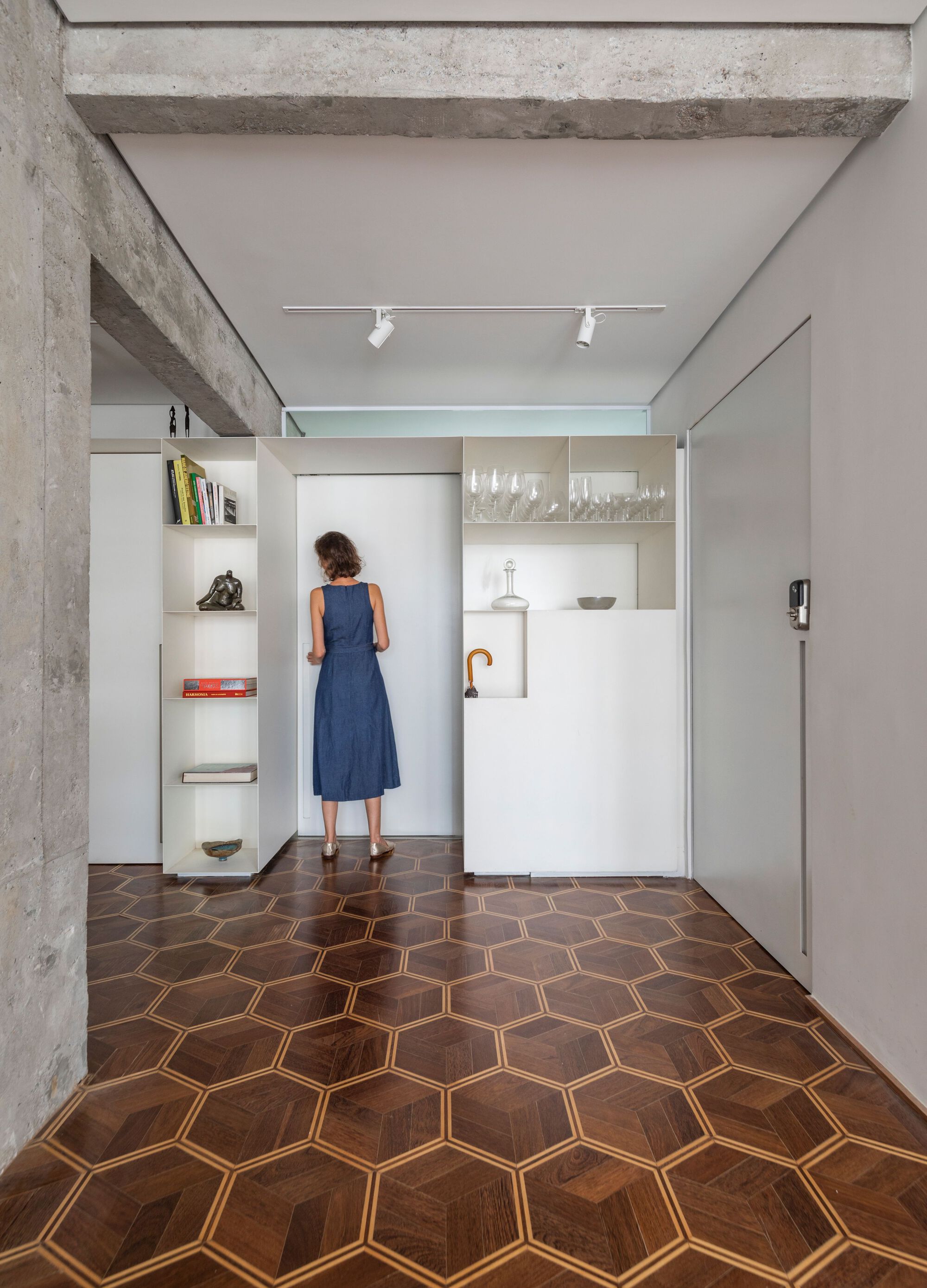 Gallery of White House Apartment / Flavia Torres Arquitetura - 7