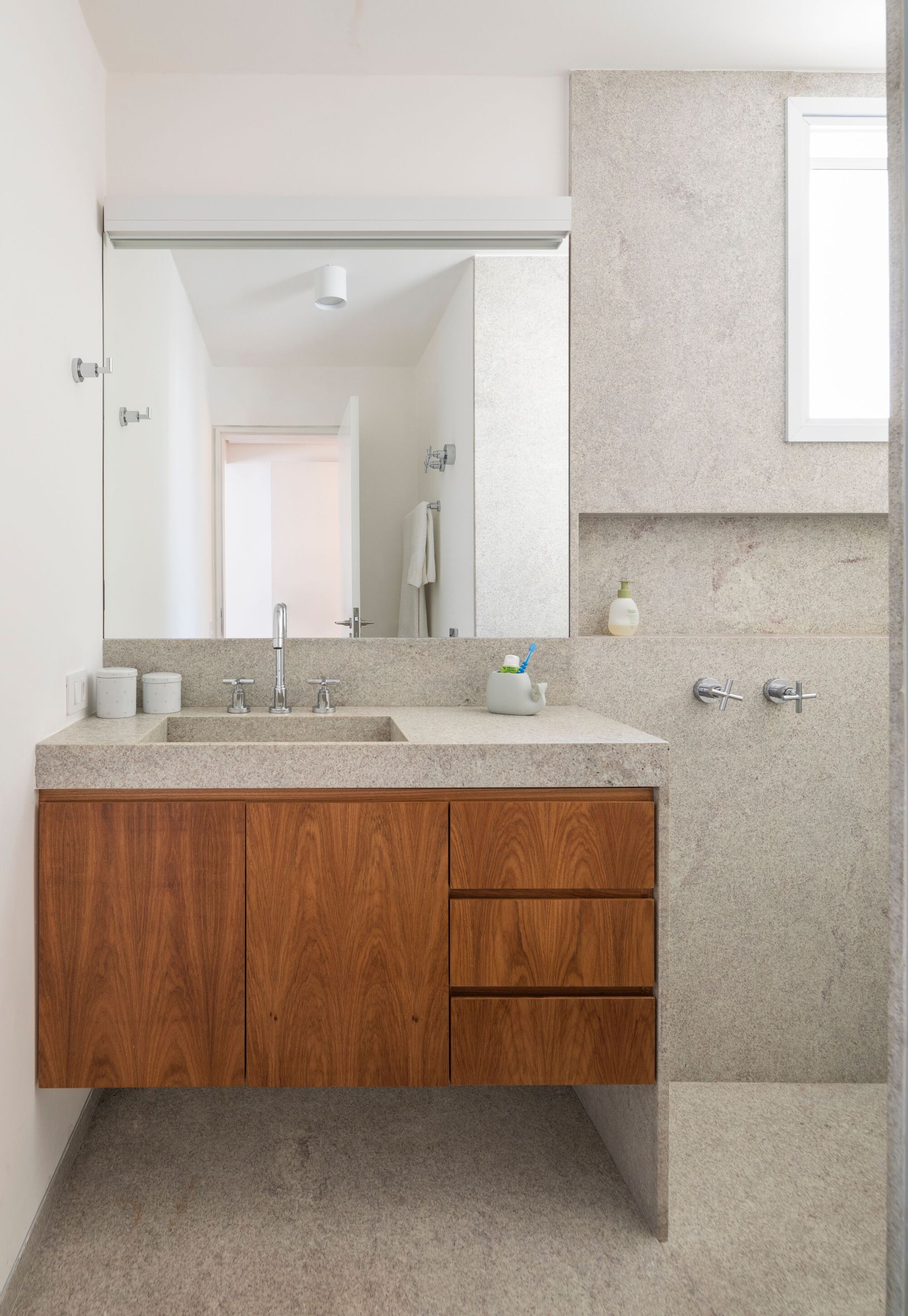 Gallery of White House Apartment / Flavia Torres Arquitetura - 13