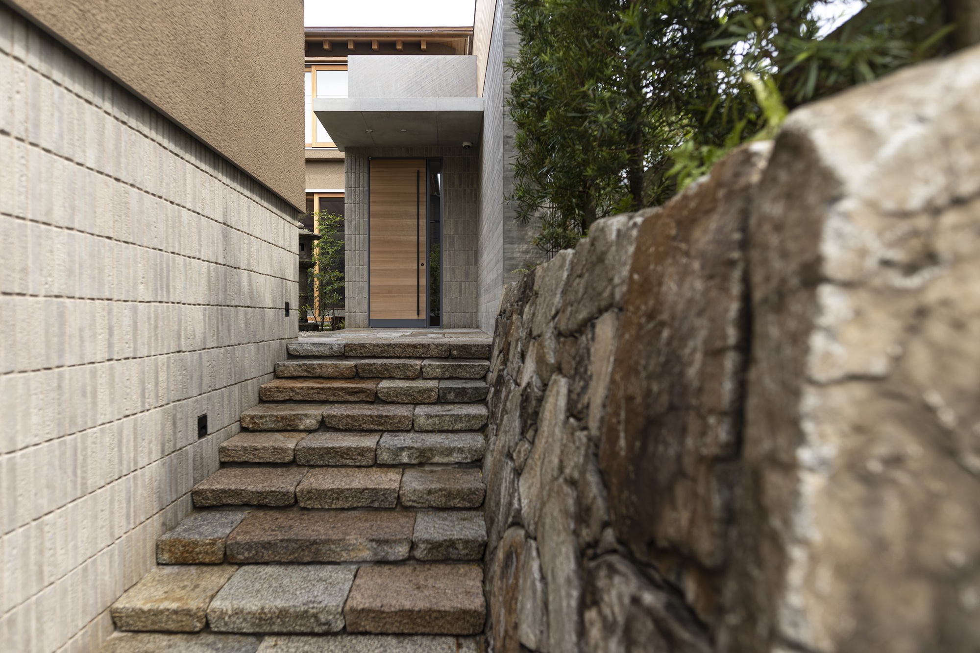 Gallery of House on a Hill / New Material Research Laboratory - 15