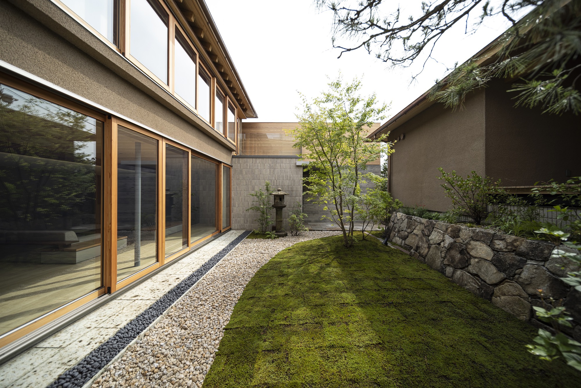 Gallery of House on a Hill / New Material Research Laboratory - 6