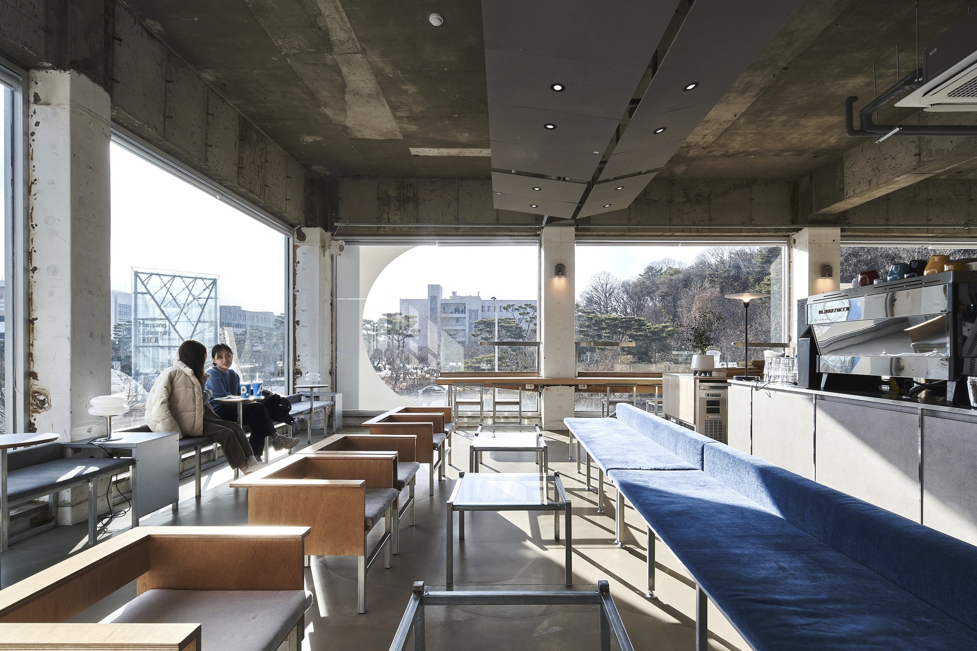 Gallery of A.P Coffee & Bakery / omo-studio - 3