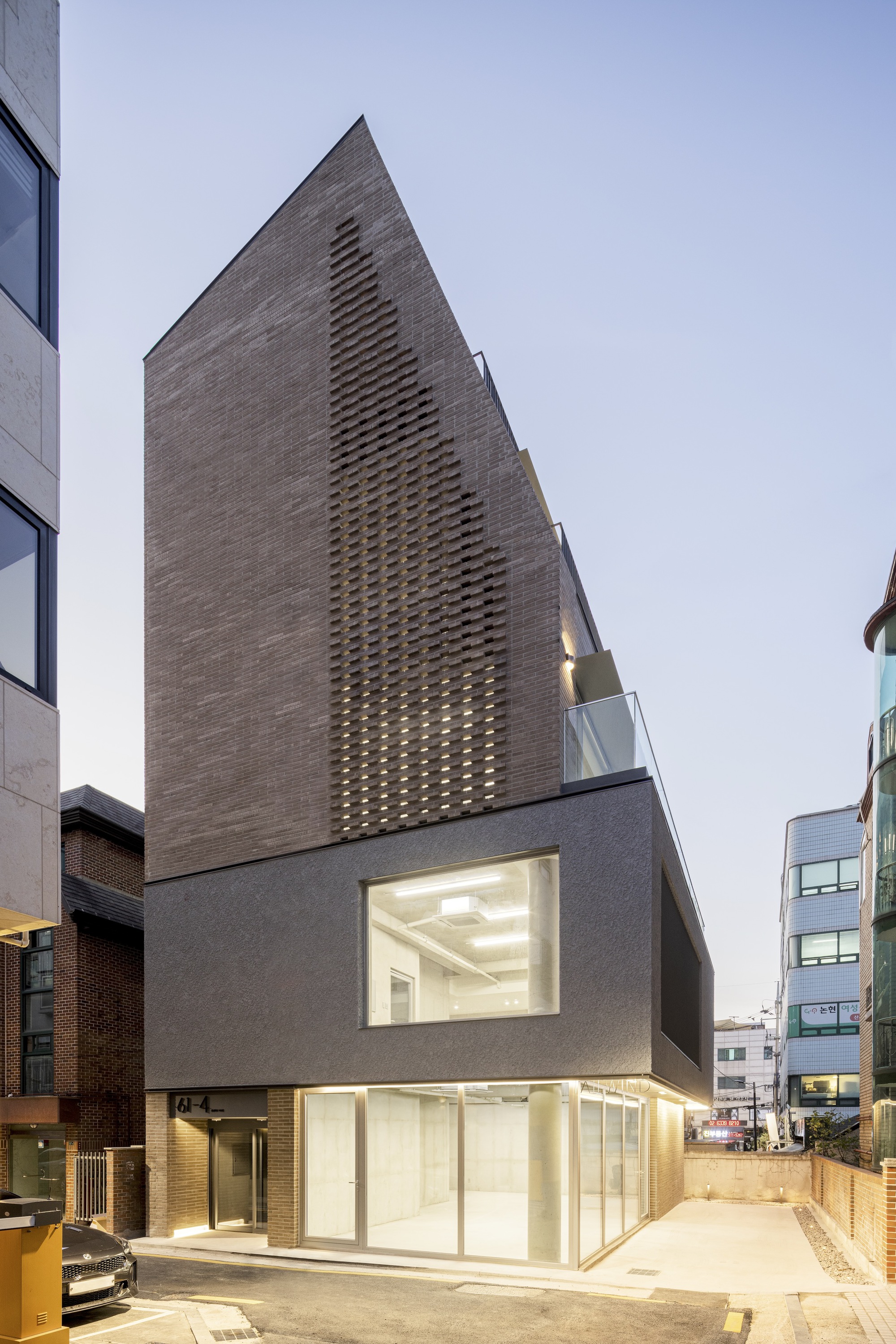 Gallery of Tailwind Office Building / OOTO Architects - 17