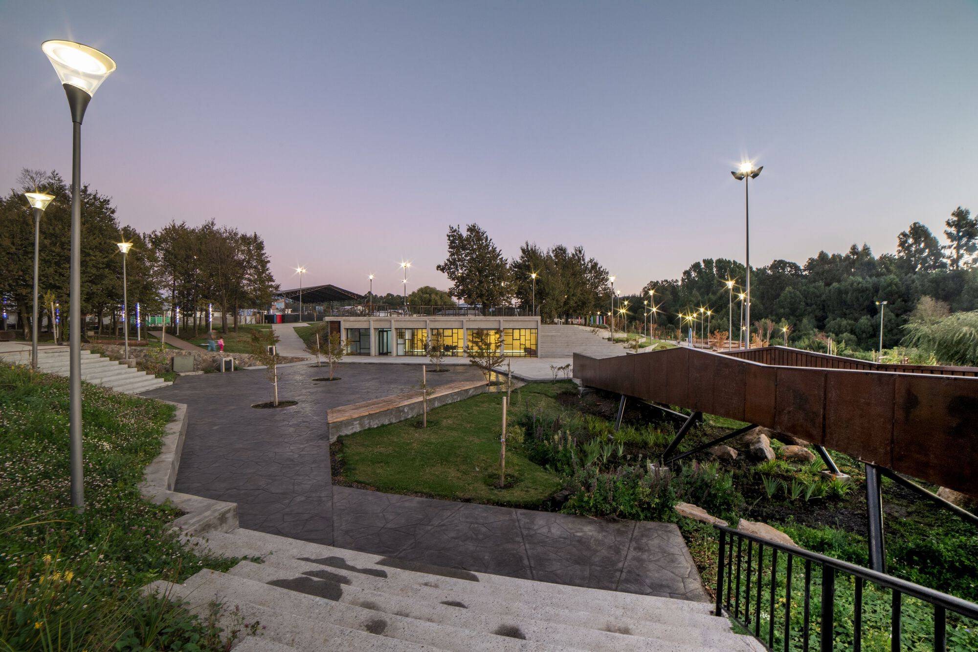 Galería de Parque Manuel Rodríguez Curacautín / Jaime Alarcón Fuentes ... Galería de Parque Manuel Rodríguez Curacautín / Jaime Alarcón Fuentes ...