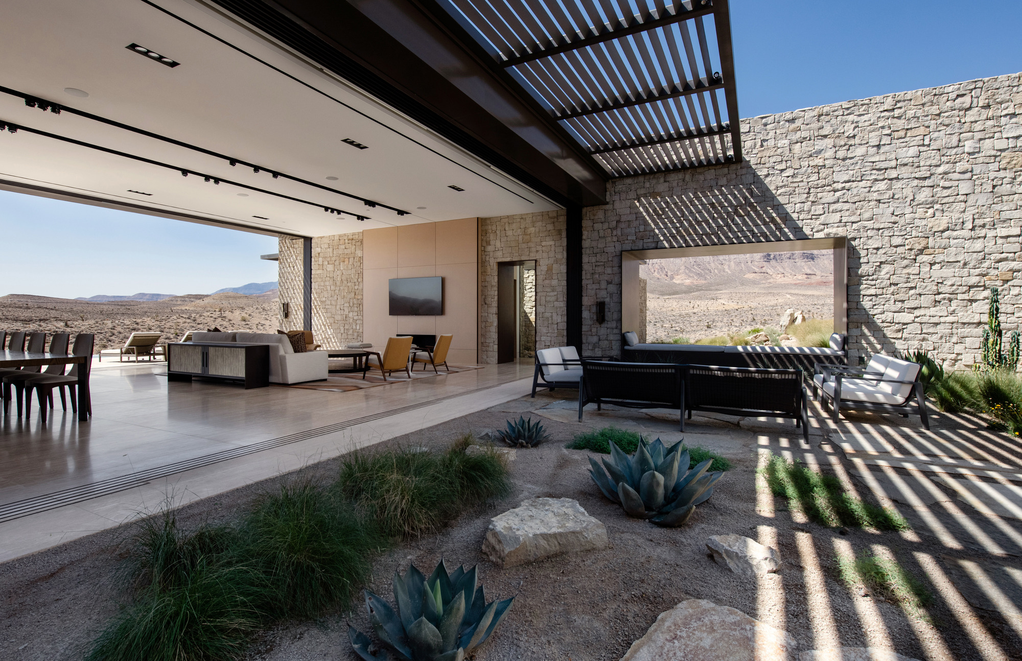 Gallery of Fort 137 Residence / Daniel Joseph Chenin - 17