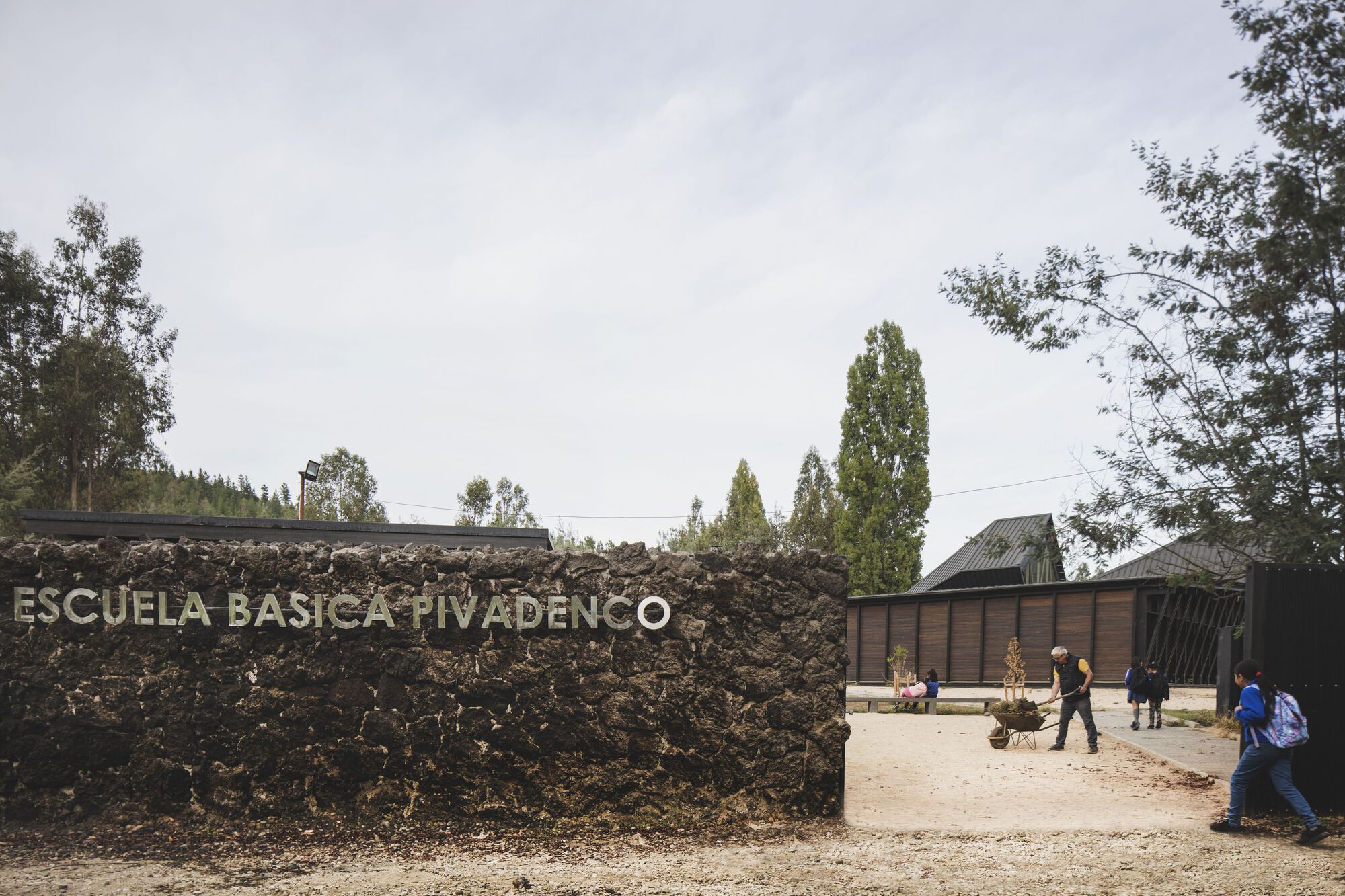 Gallery of Rural School Pivadenco / Duque Motta & AA + MAPAA - 7