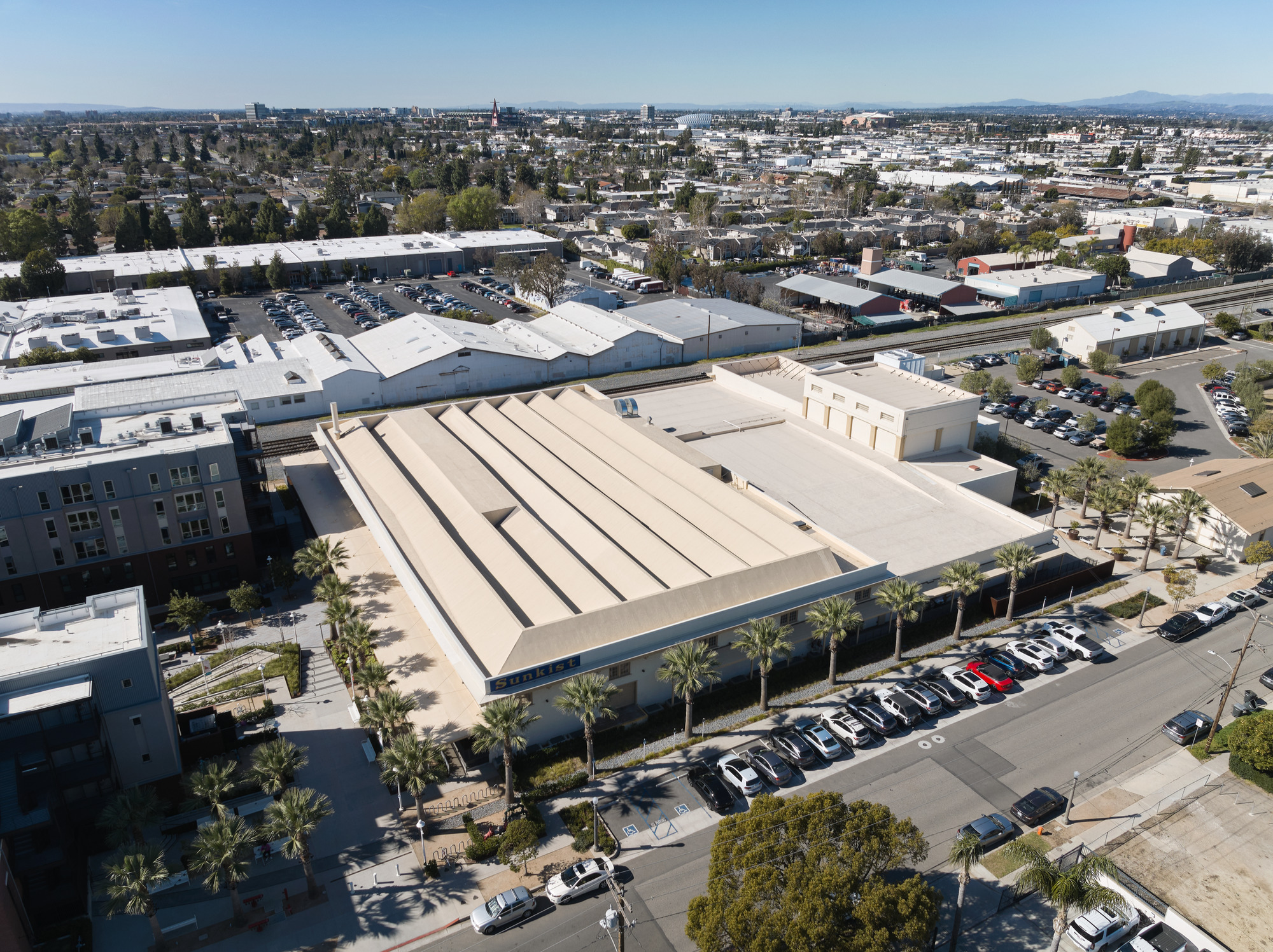 Gallery of Sandi Simon Center for Dance at Chapman University / Lorcan ...
