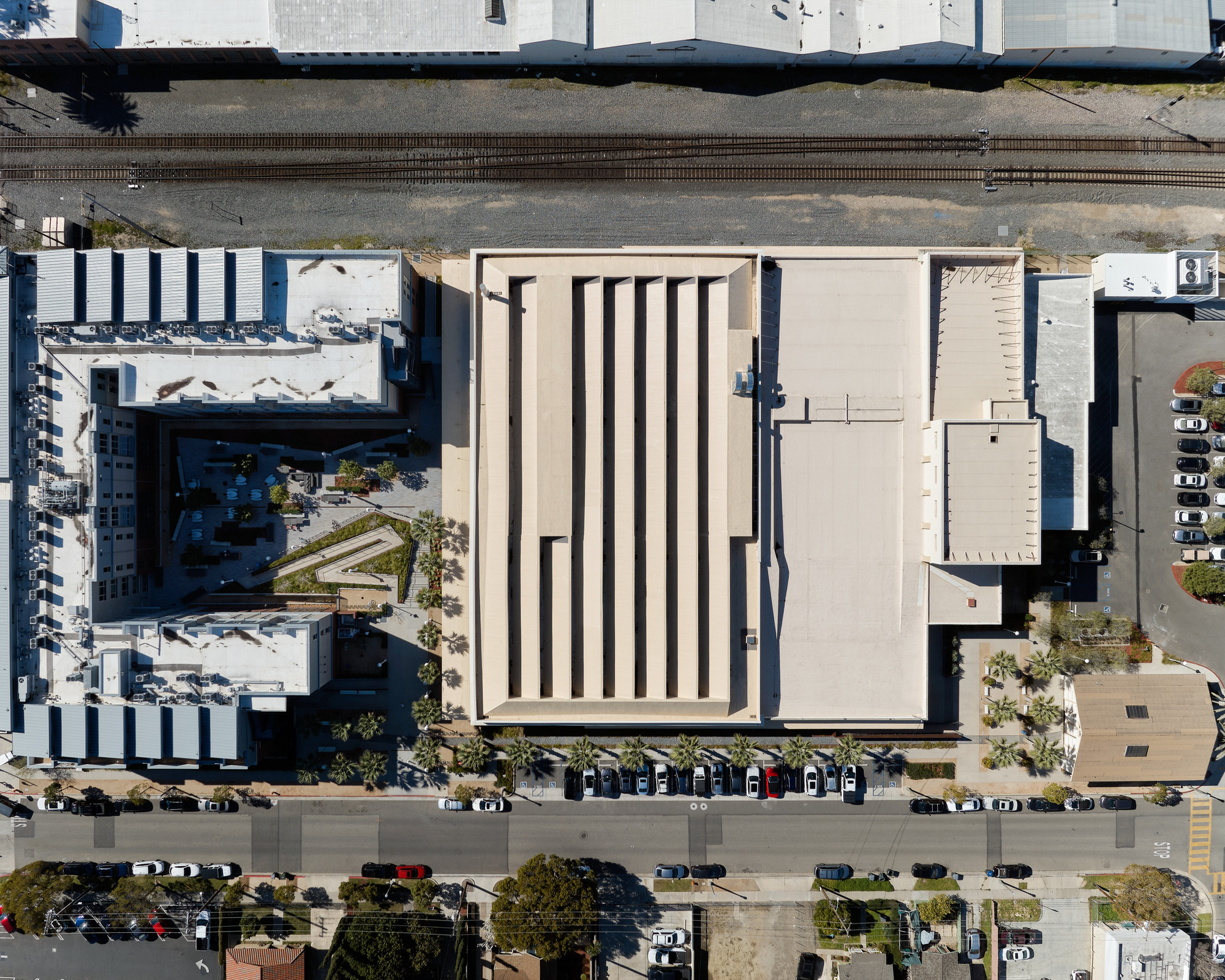 Gallery of Sandi Simon Center for Dance at Chapman University / Lorcan ...