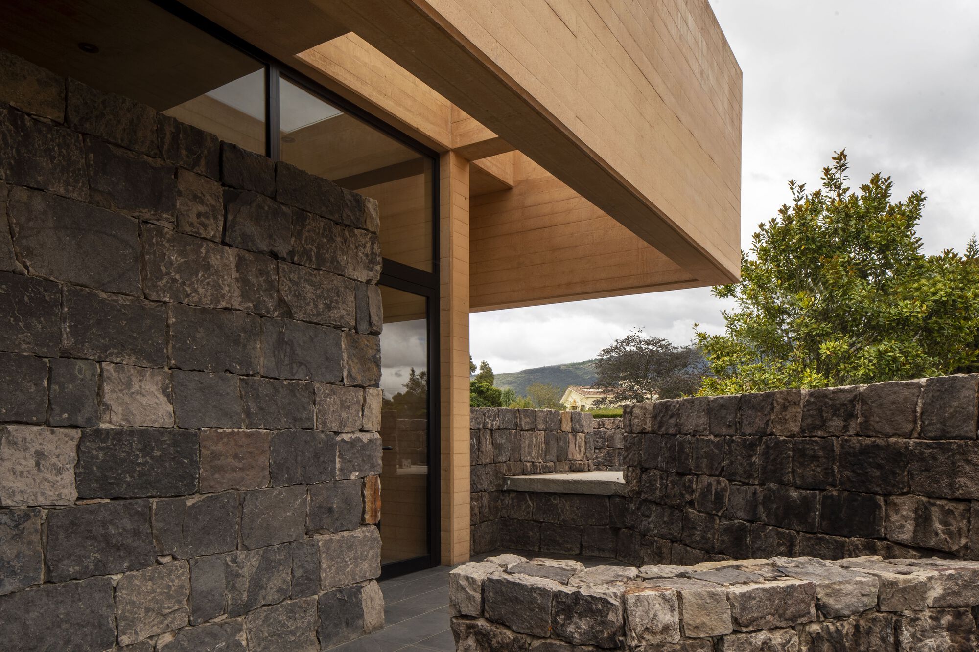 Galería de Casa Dintel / Palafito Arquitectura - 3