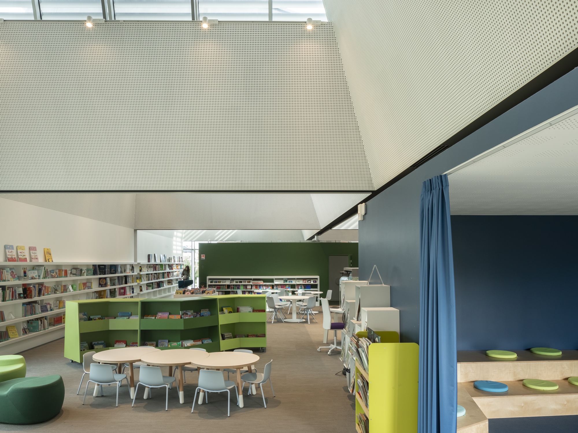 Gallery of Les Halles Building Media Library and Multifunctional Space ...