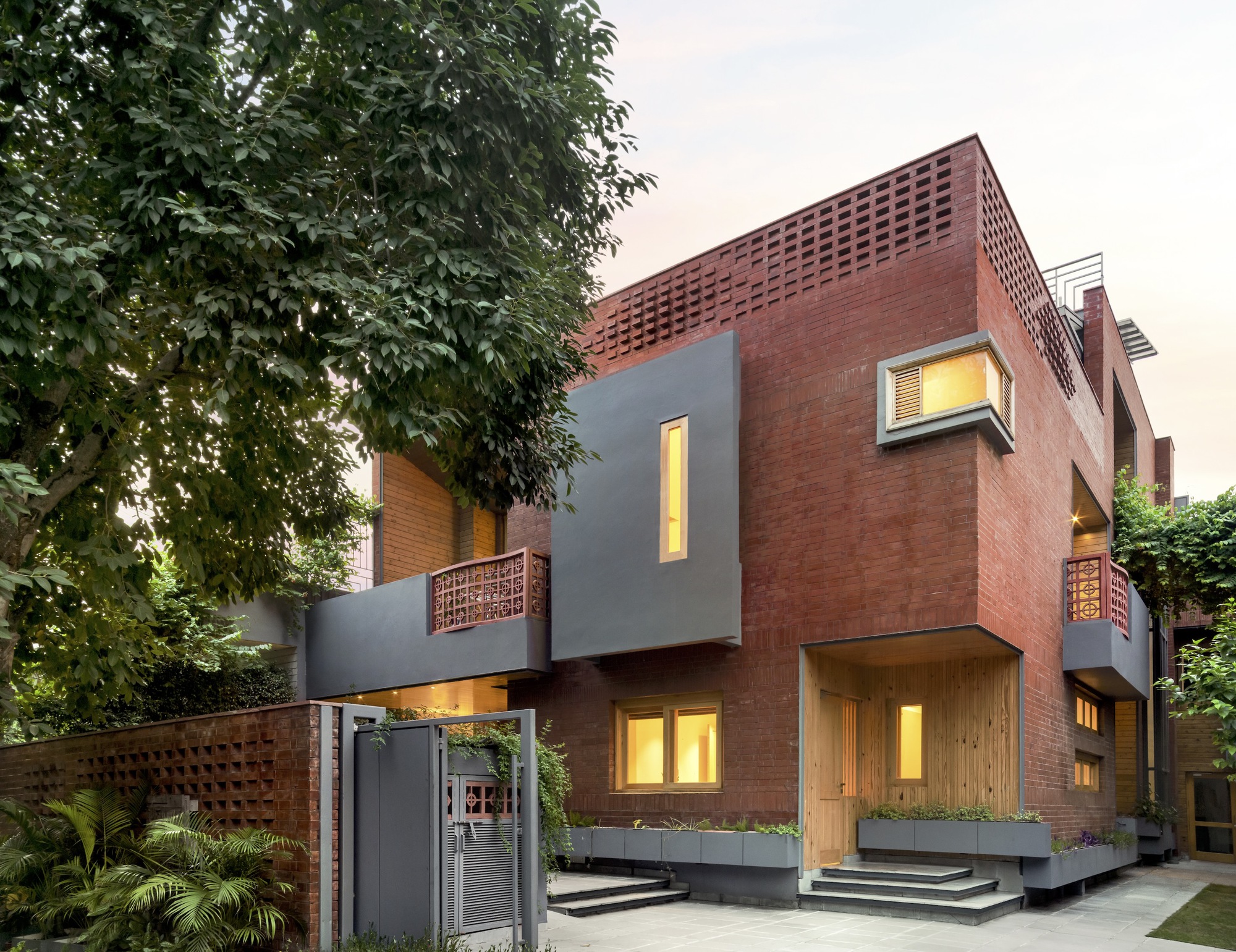 Gallery of Bricks@47 House / Design Plus - 6