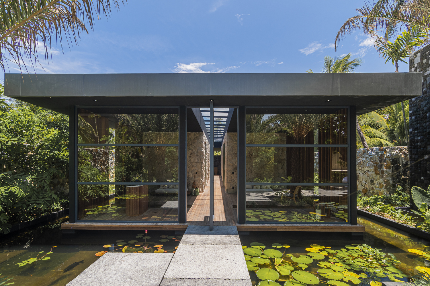 Gallery of Integrating Water Into Architecture and Landscaping ...