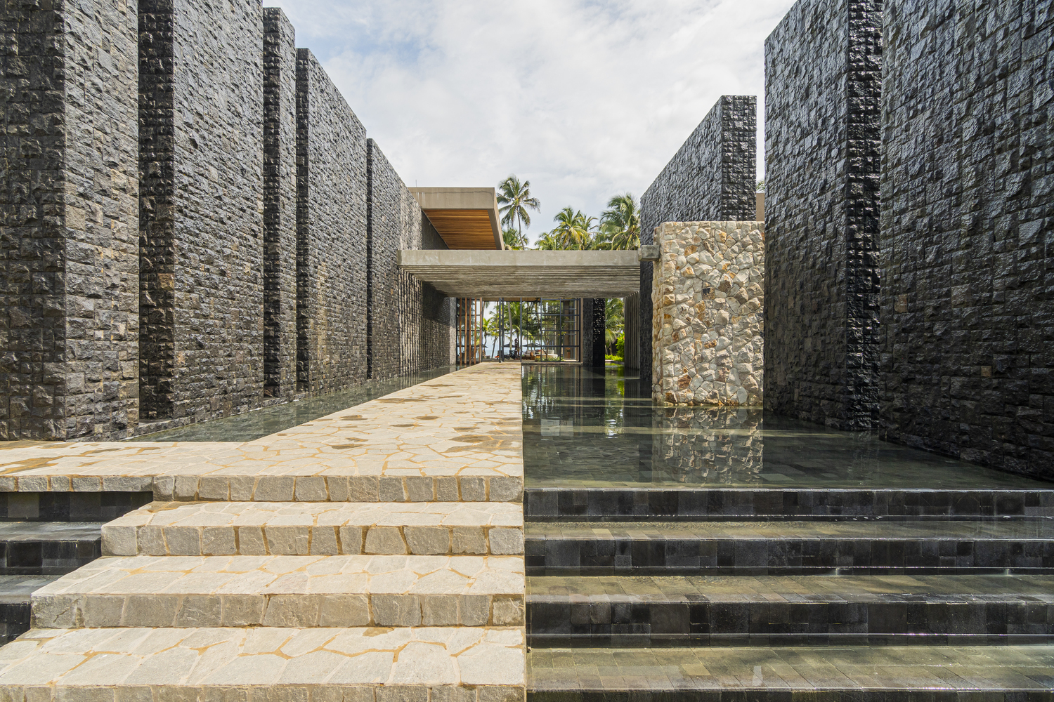 Gallery of Integrating Water Into Architecture and Landscaping ...