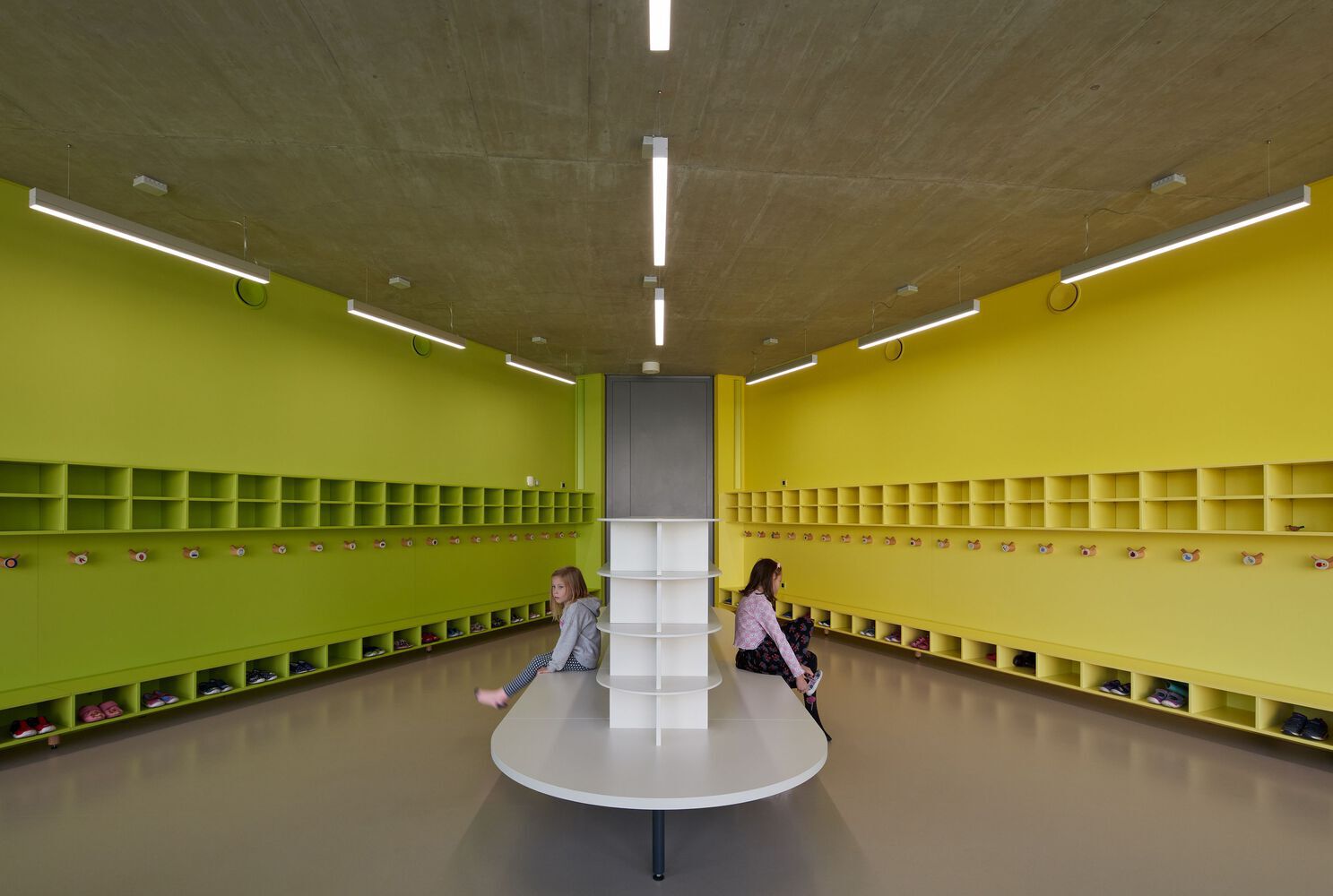 Gallery of How to Combine Colors to Enhance Architectural Design? - 26